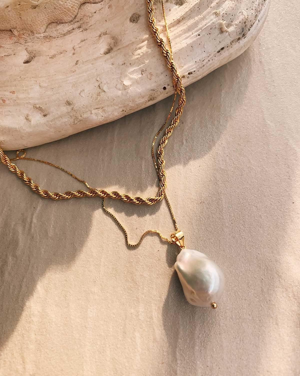 Cult of Sun Pearl Pendant Necklace 18K Gold Plated, Gold Plated, Pearl