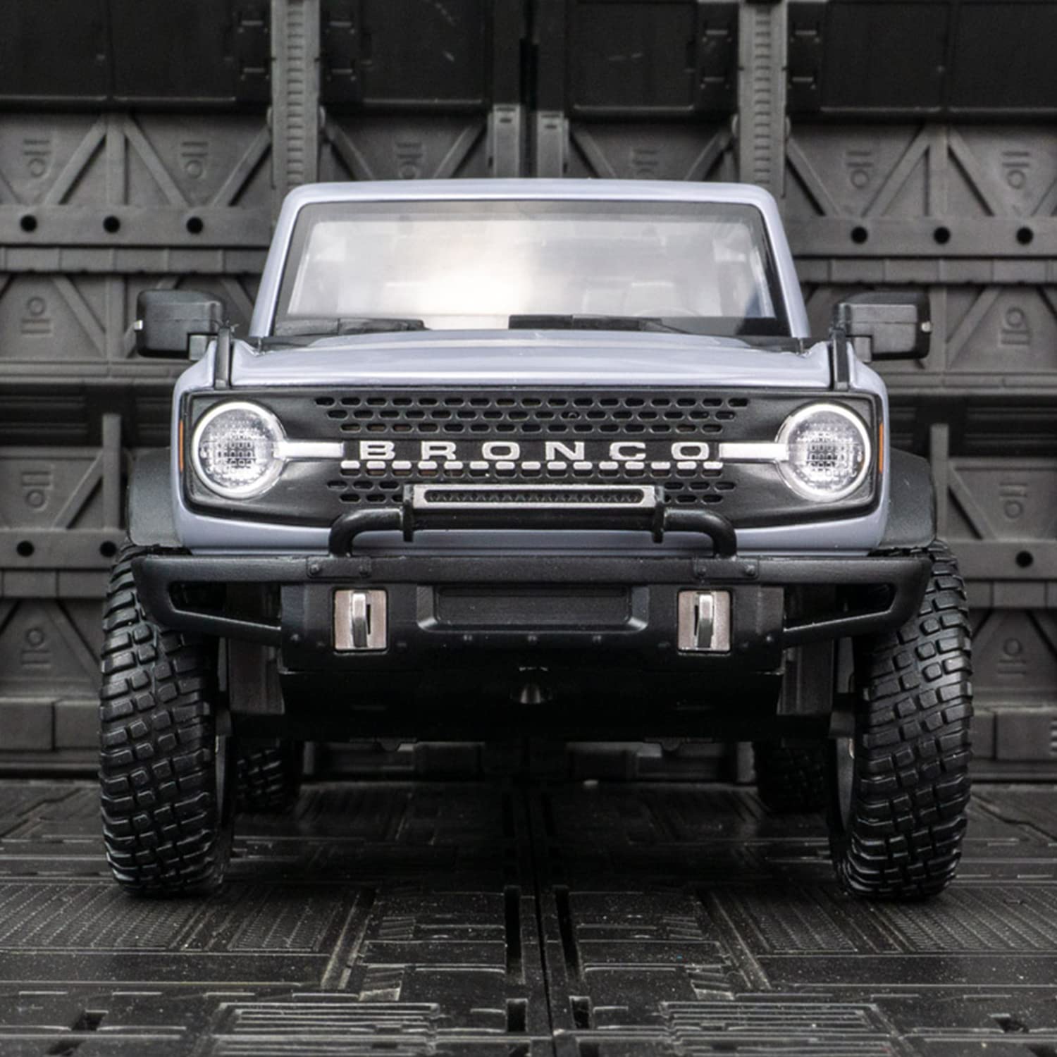 Diecast Car Ford Bronco 1:24, Mental Toy Cars Diecast Model, Pull Back Car, Gifts for Boys Adults, White