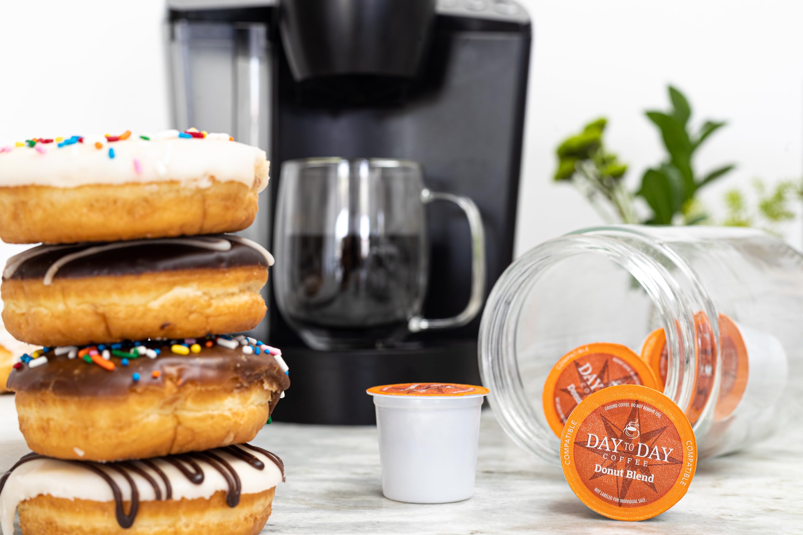 Day To Day 120-Count Donut Blend, Medium Roast Single Serve Coffee Pods for K-Cup Keurig Brewers (Donut Blend, 120 Count (Pack of 1))