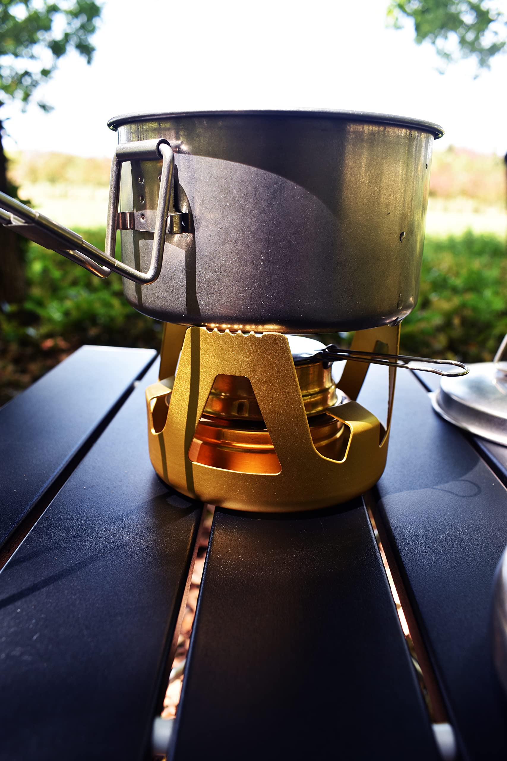 DZRZVD Mini Alcohol Backpacking Stove, Lightweight Brass Spirit Burner with Aluminium Stand for Camping Hiking and Picnic (Gold)