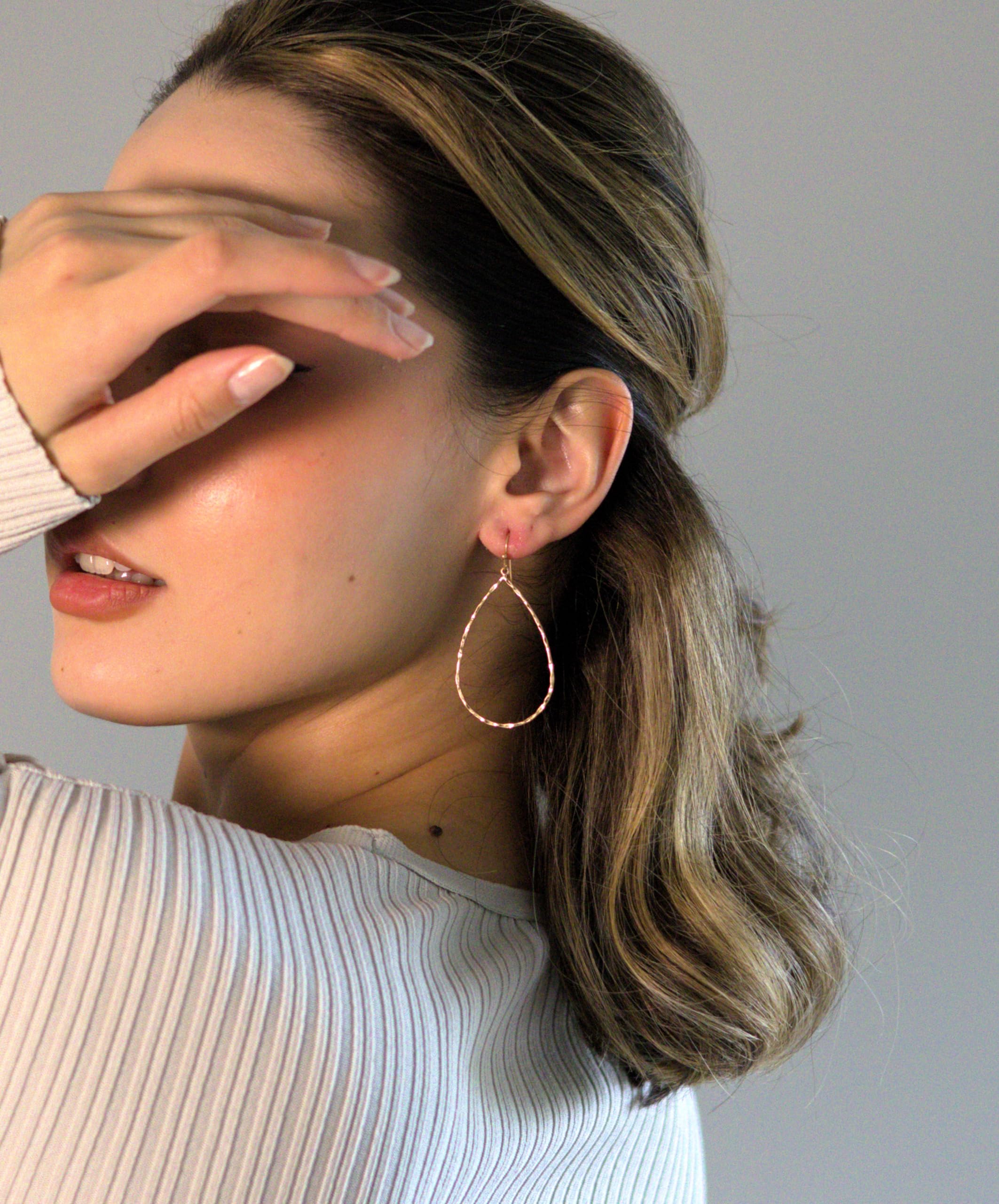 Pomina Lightweight Open Gold Teardrop Earrings Simple Basic Geometric Gold Dangle Drop Earrings for Women (TextureTeardrop_Gold)