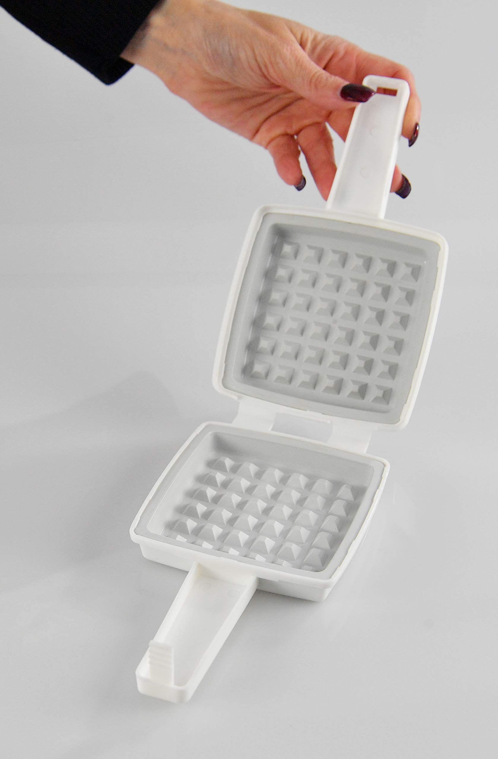 HOME-X Microwavable Classic Square Belgian Waffle Maker