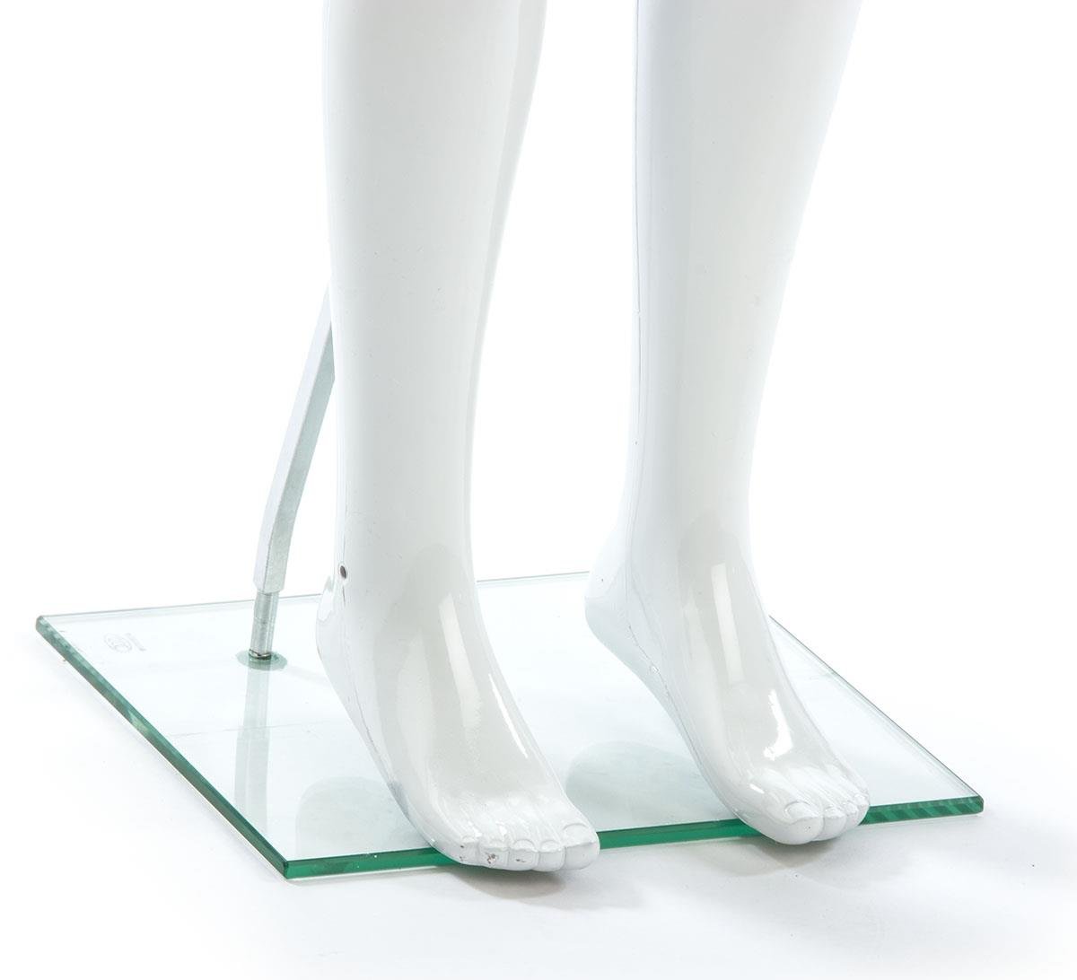 Displays2go Glossy White Polypropylene Child Youth Mannequin Form, 51-Inch