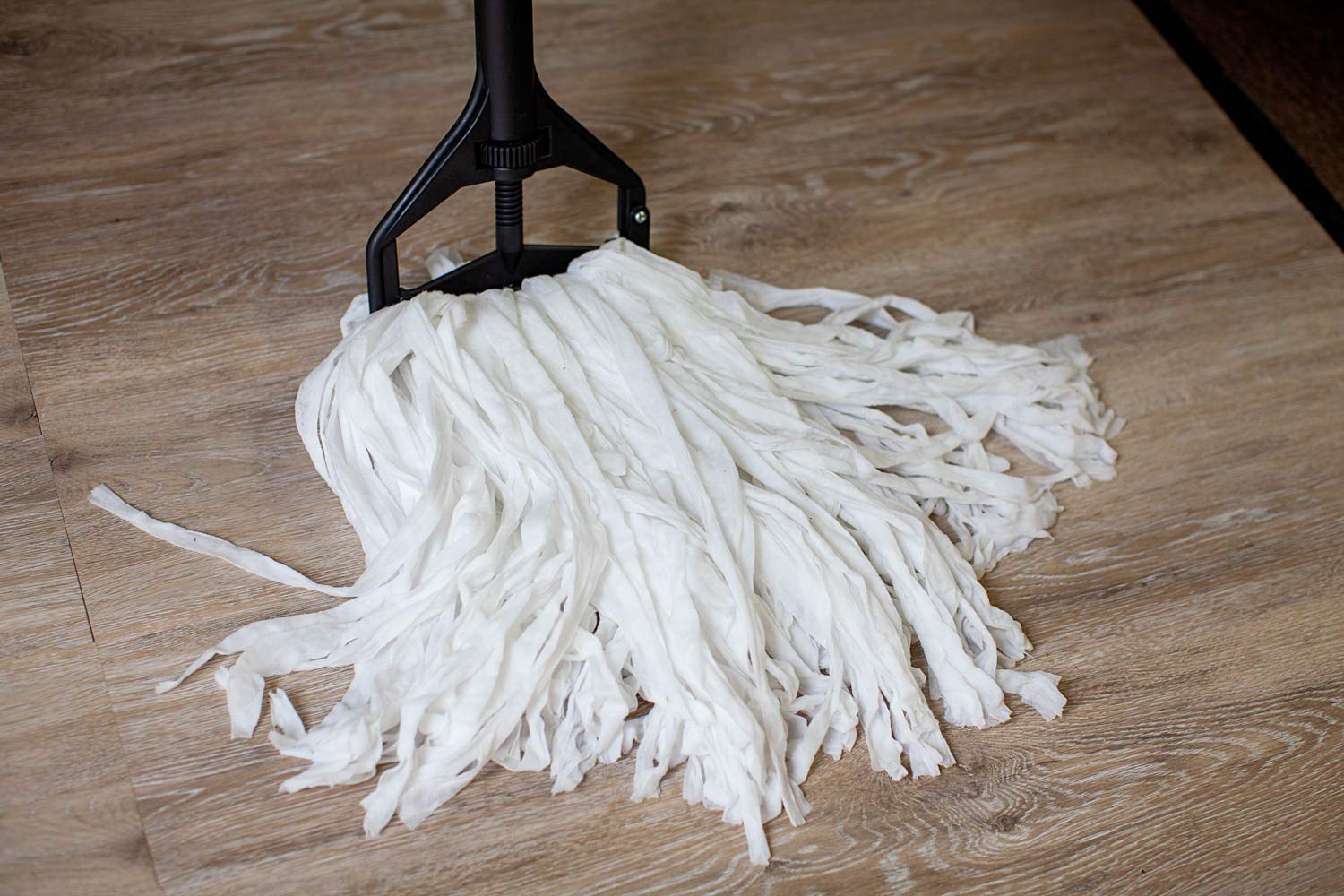 KLEEN HANDLER Disposable Industrial Mop Head Replacement, Non-Woven Cut End Floor Cleaning Wet Mop Head Refill (Pack of 12)