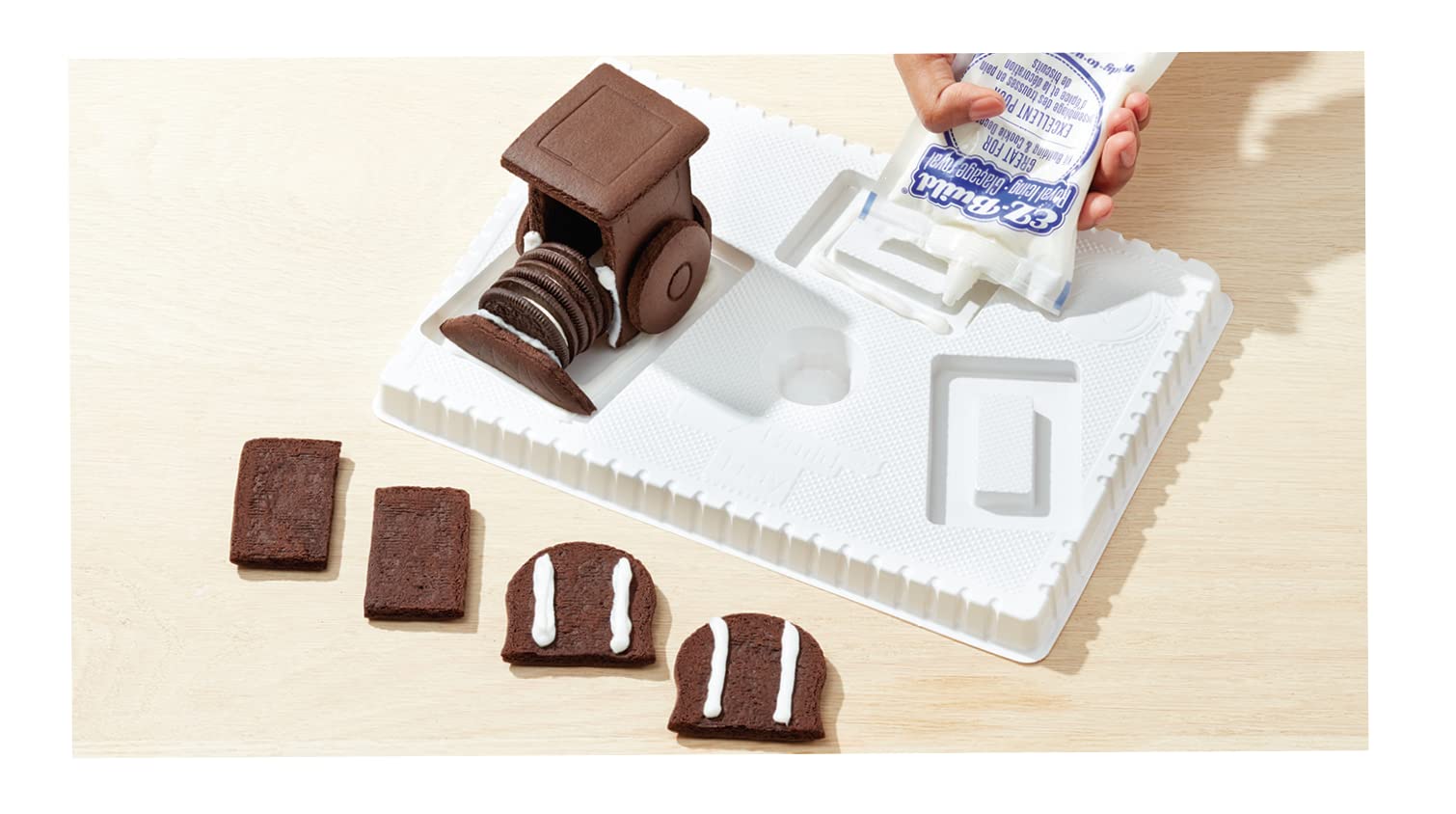 Holiday Oreo Train kit, 21.6935 Ounce