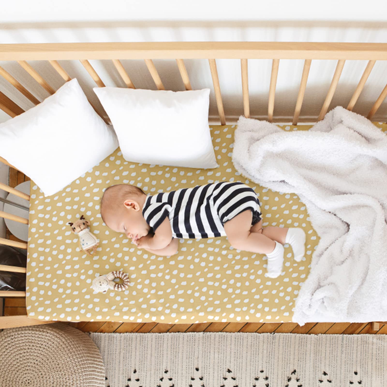 Gllquen Baby Crib Sheets for Boys Girls, Organic Fitted Crib Sheets Elastic Toddler Bed Crib Mattress Sheet Floral Pattern, Standard Safe Crib Sheets for Baby Unisex 52"x 28" x9"(Giraffe)