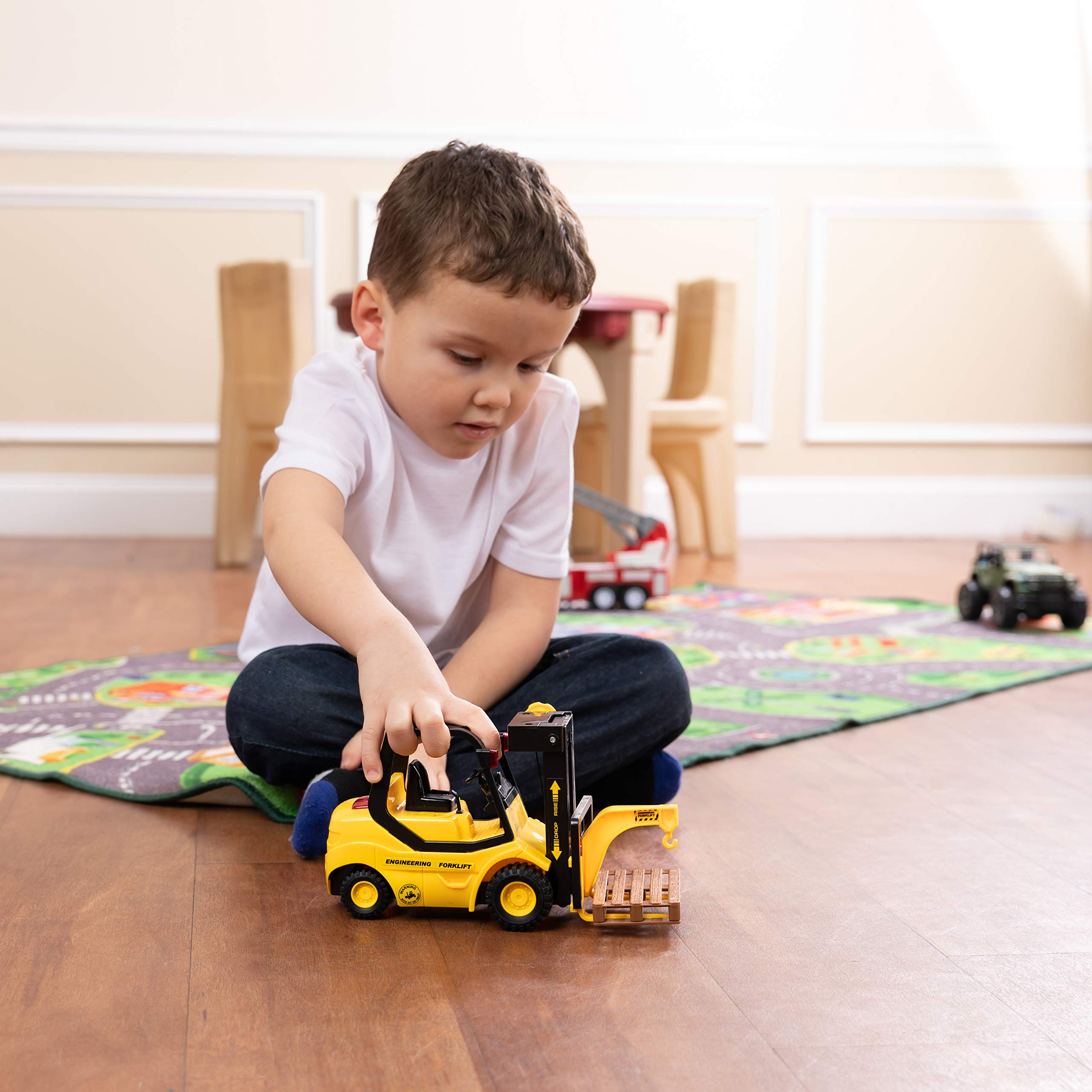 Toy To Enjoy Forklift Truck with Pallet & Cargo – Friction Powered Wheels & Manual Lifting Control - Heavy Duty Plastic Lifting Vehicle Toy for Kids & Children