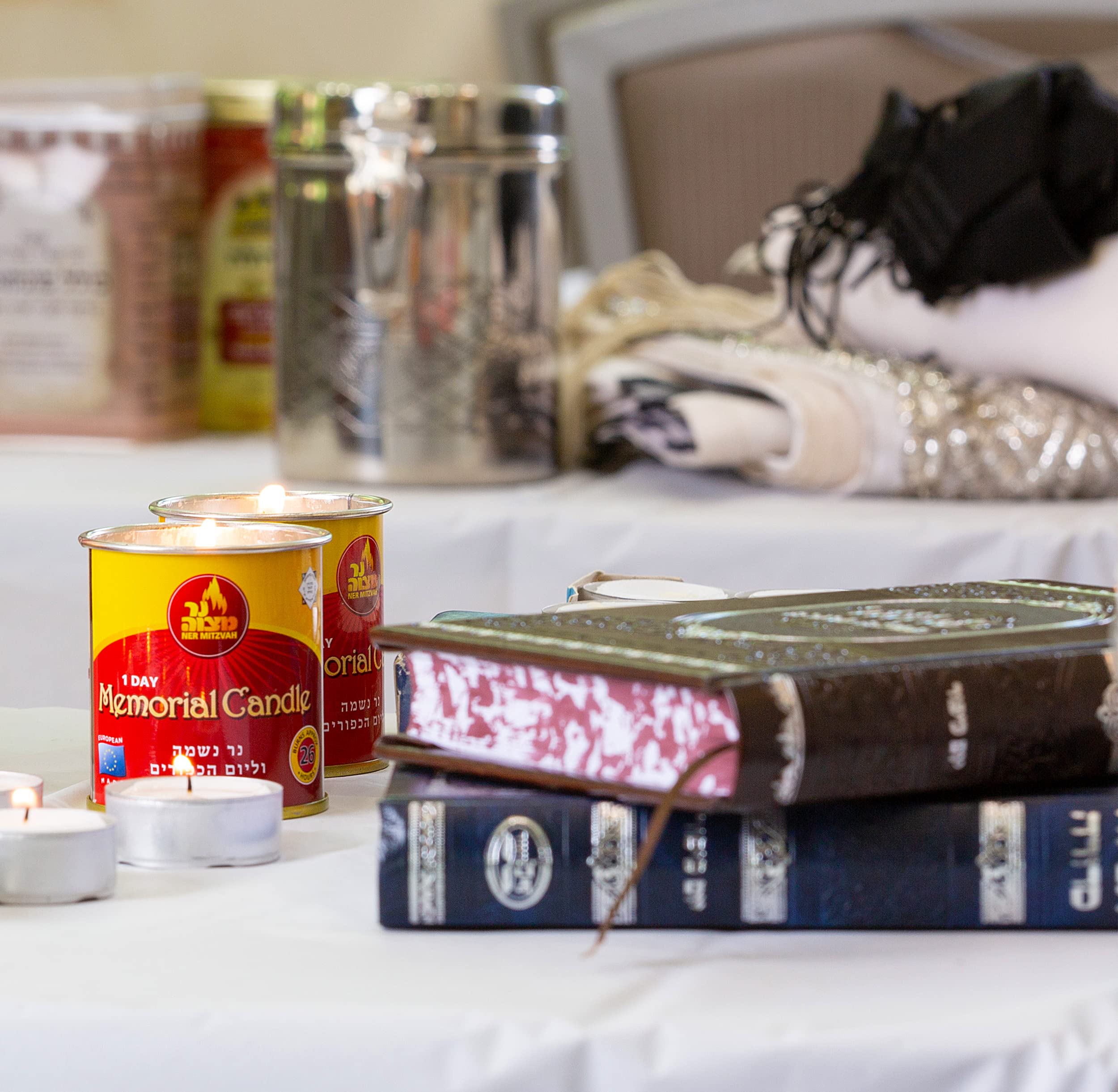 Ner Mitzvah 1 Day Yartzeit Candle - 12 Pack - 24 Hour Kosher Yahrtzeit Memorial and Yom Kippur Candle in Tin Cup Holder