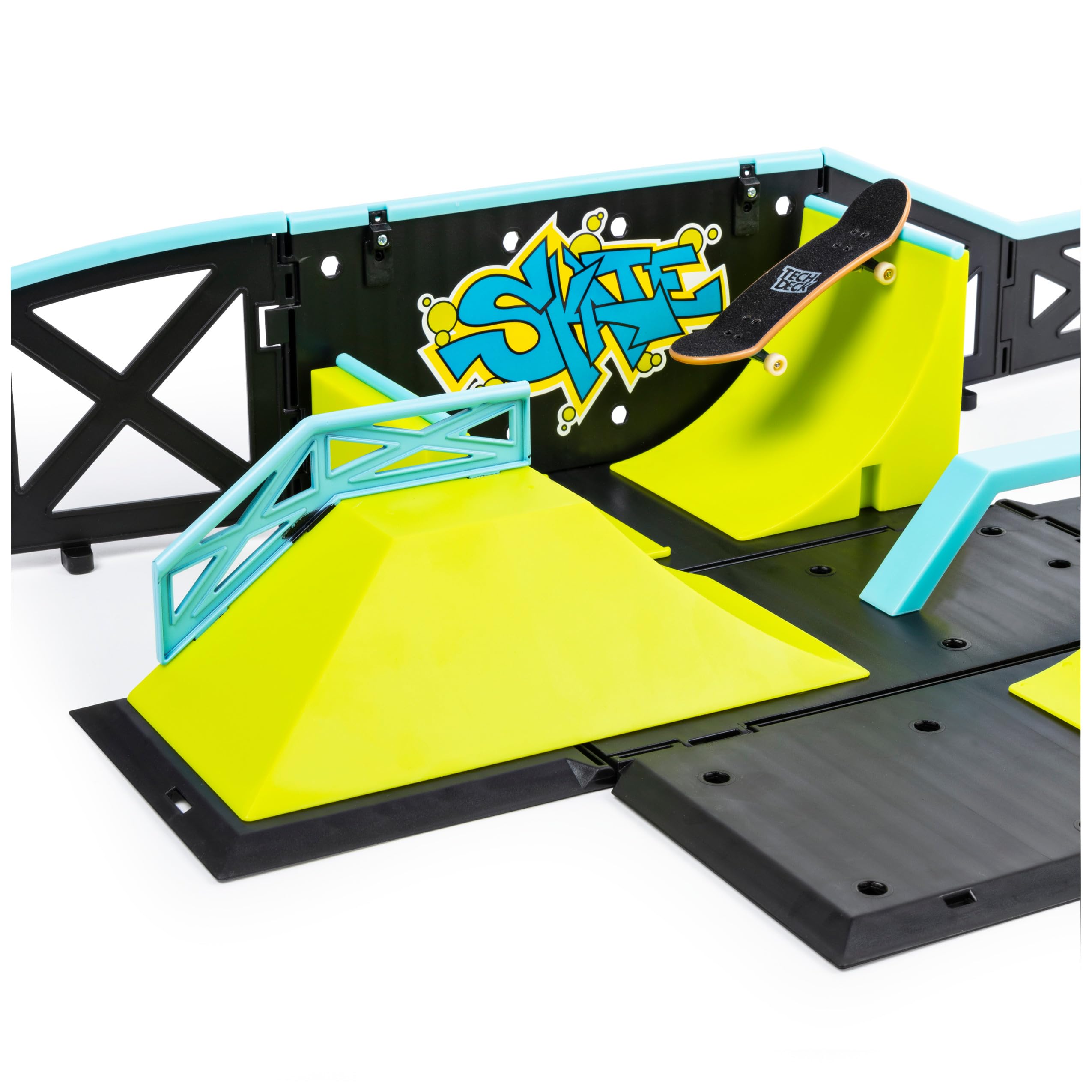 Tech Deck, Transforming SK8 Container Pro Modular Skatepark with Exclusive Fingerboard, Kids Toy for Ages 6 and Up (Styles May Vary)