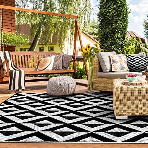 GARTOL Waterproof Indoor Outdoor Rug, Reversible Modern Area Rug Mats, Geometric Triangle Pattern Plastic Straw Rug for RV, Patio, Backyard, Pool Deck, Picnic, Beach, Camping (5' x 8', Black & White)