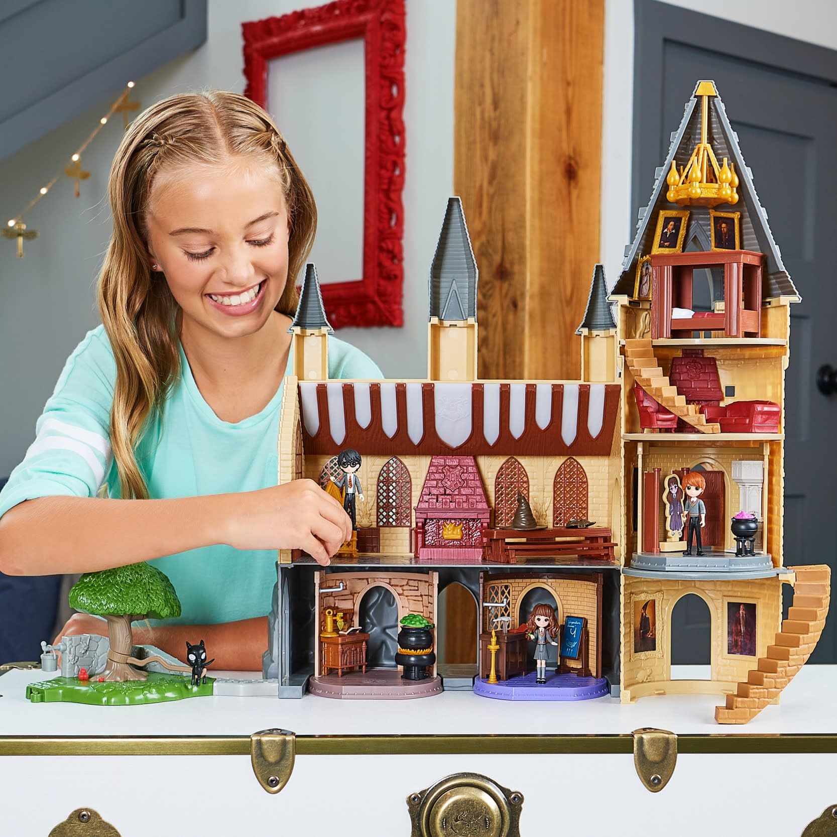 Wizarding World Harry Potter, Magical Minis Amazon Exclusive Deluxe Hogwarts Castle, 3 Classroom Playsets, 22 Accessories, 3 Figures, Lights & Sounds