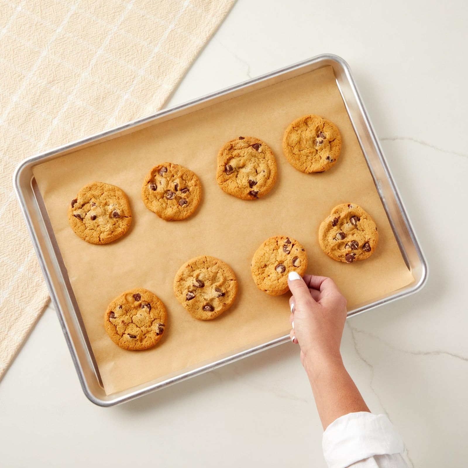 Juvale 200-Pack Precut Parchment Paper Sheets 12 x 16 inches, Unbleached Brown Nonstick Liners for Half Sheet Pan for Baking, Cooking, Grilling, Air Fryer, Steaming, and Wrapping Food, Heavy Duty