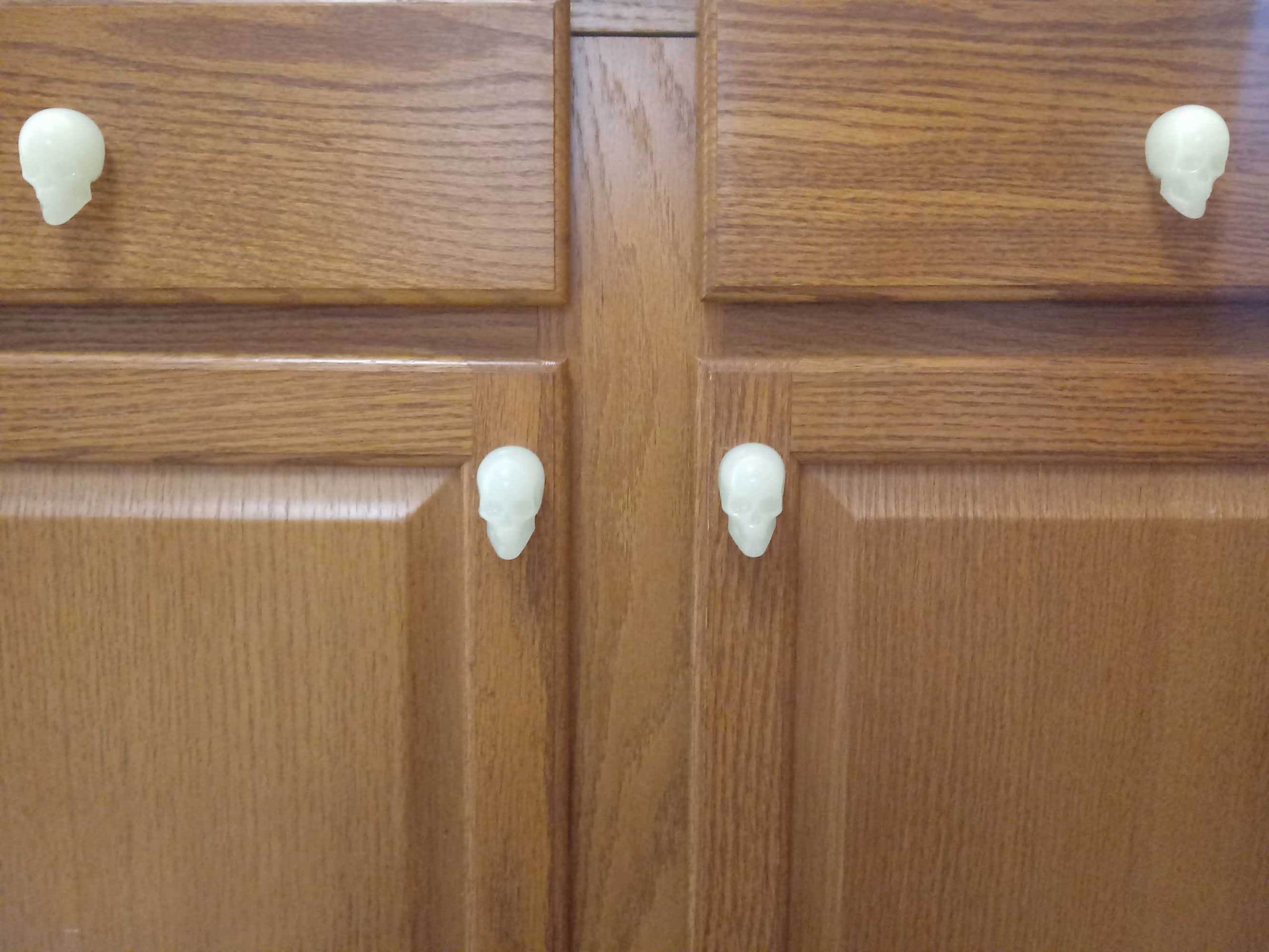 Glow in the Dark Skull Door Knobs Drawer Knobs (Set of 2)