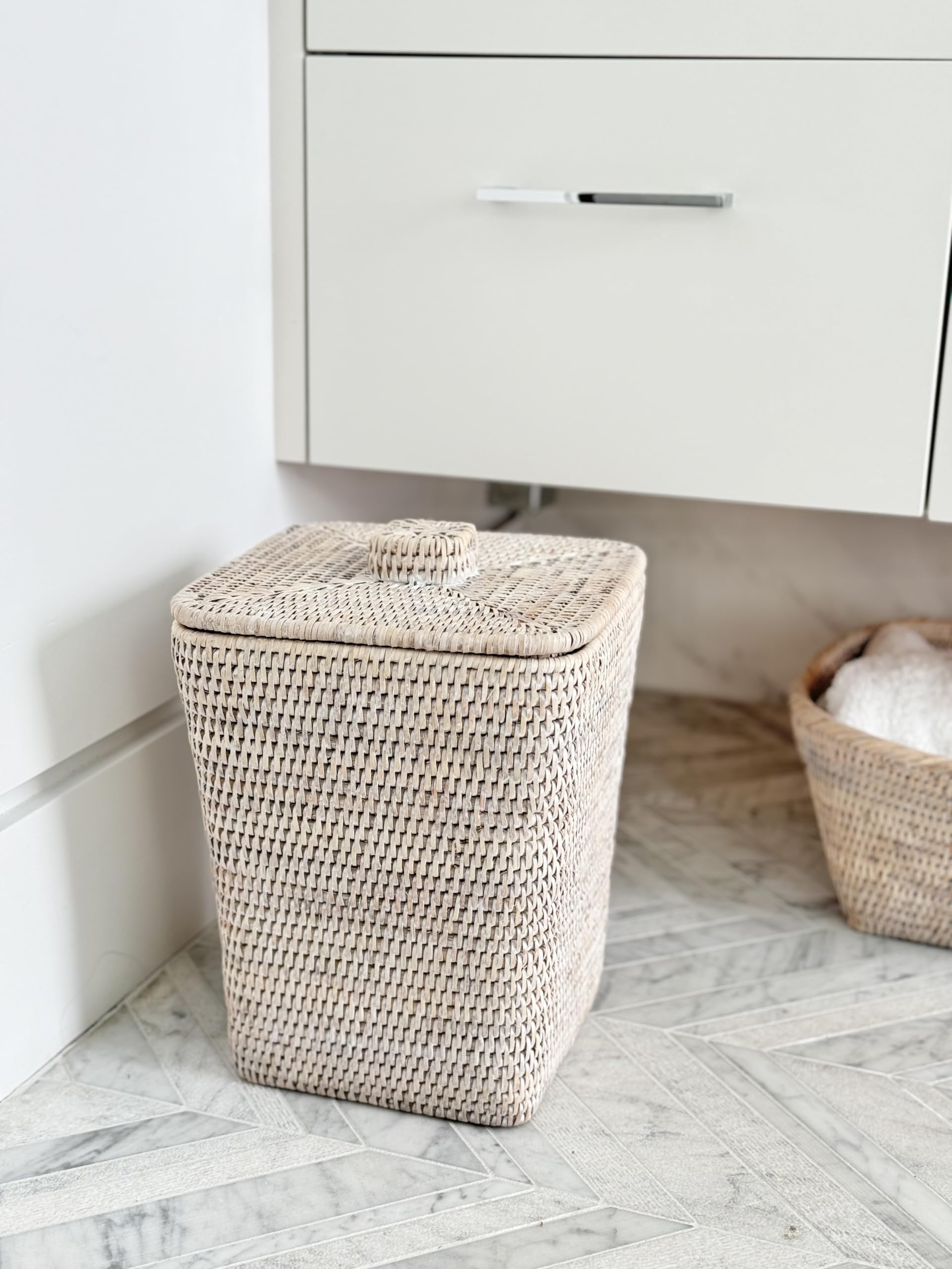 Kouboo Rattan Square Paper Waste Basket and Trash Bin with Lid and Plastic Insert, 2 Gallon Capcity, Honey-Brown