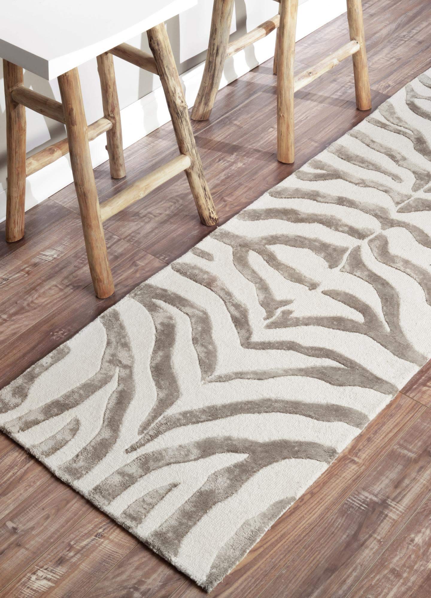 nuLOOM Hand Tufted Plush Zebra Area Rug, 5' x 8', Grey