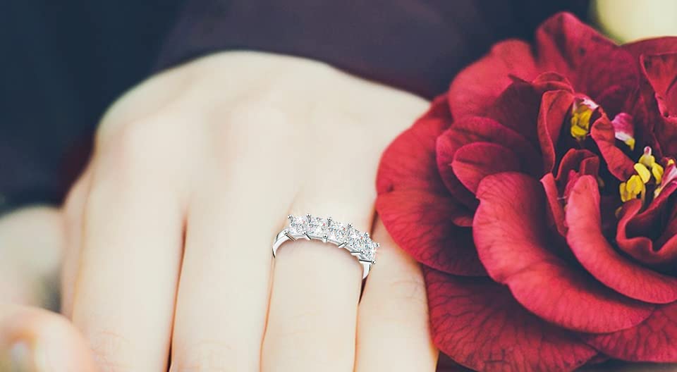 Half Eternity Moissanite Ring, Wedding Rings for Women, 2.0 Carat 5 Stone Moissanite Ring 925 Sterling Silver with 18K White Gold Plated D Color VVS1 Princess Cut Lab Created Diamond Half Eternity Engagement Wedding Band for Women Size 8.5