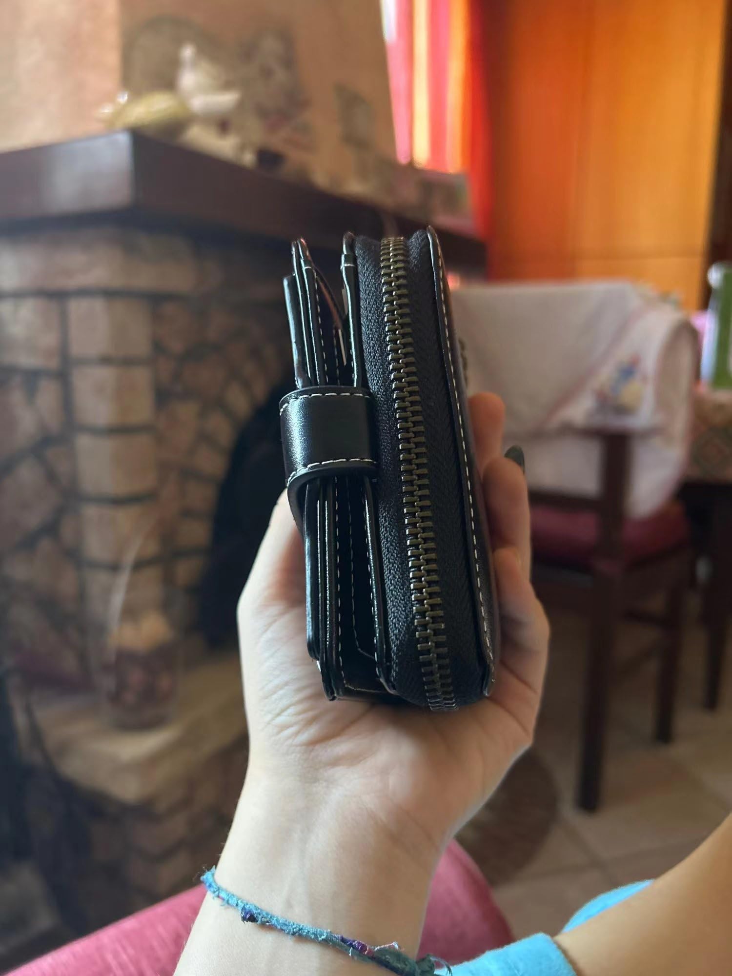 GGOOB Small Wallet for Women Zip Bifold Vintage Wallet Goth Purse Mini Leather Cash Wallets with Zipper Coin Pocket (Black,Small)