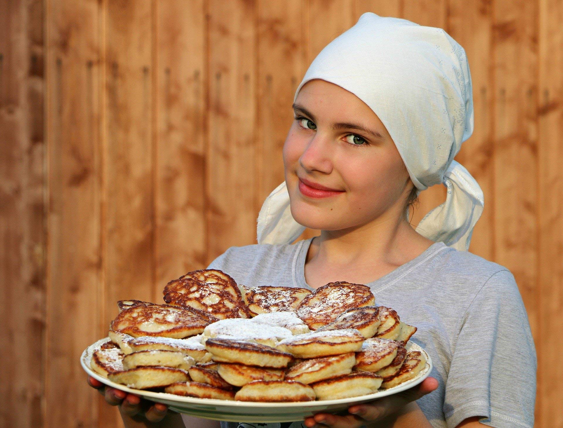 ROLLBURY Crepe Spreaders and Spatula Set 5 and 7 Inches All Natural Beechwood Removable Easy Storage Convenient Sizes to Fit Any Crepe Pan Maker Great For Pancakes and Comes with Silicone Brush