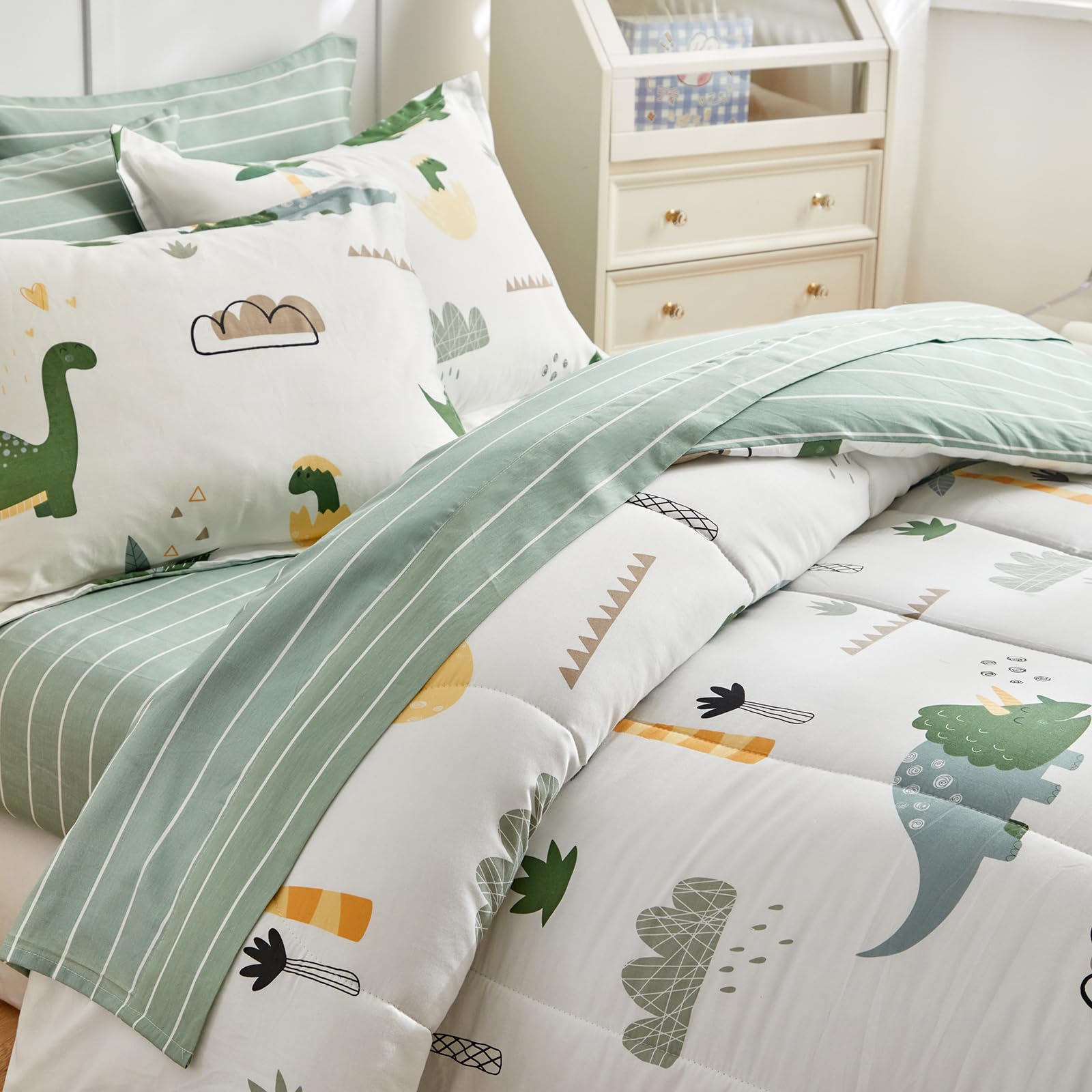 Joyreap Bed in a Bag Cotton, Dinosaur Theme Fresh Green, Twin Size 6-Piece Cotton Bedding Comforter Set for Kids Boys n Girls- 1 Comforter, 2 Pillow Shams, 1 Flat Sheet, 1 Fitted Sheet, 1 Pillowcase