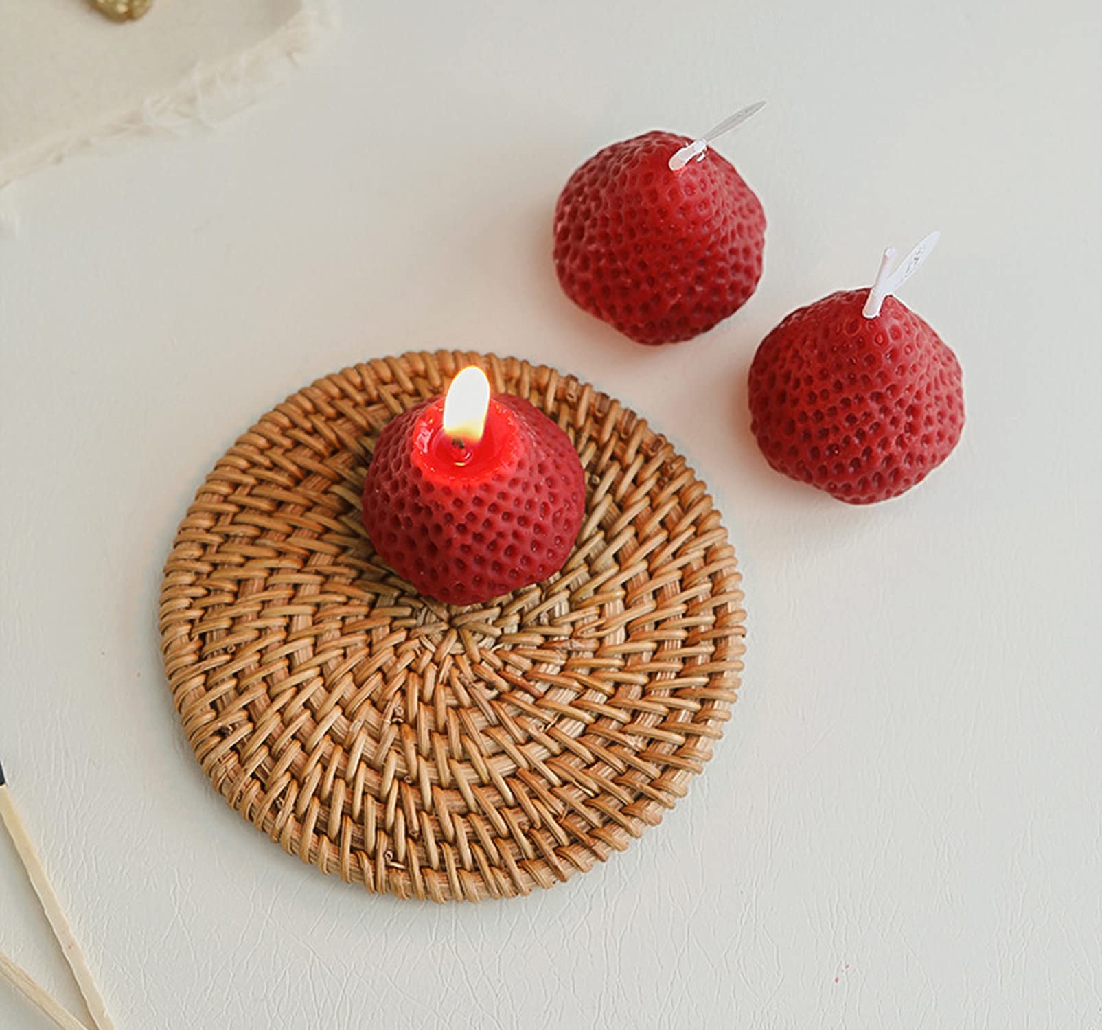 Strawberry Shaped Scented Candle,4PACK 75G Fruit Aroma Soy Wax Decorative Candle for Table Photo Prop Birthday Gift,Prefect for Meditation Stress Relief Mood Boosting Bath Yoga (Red)