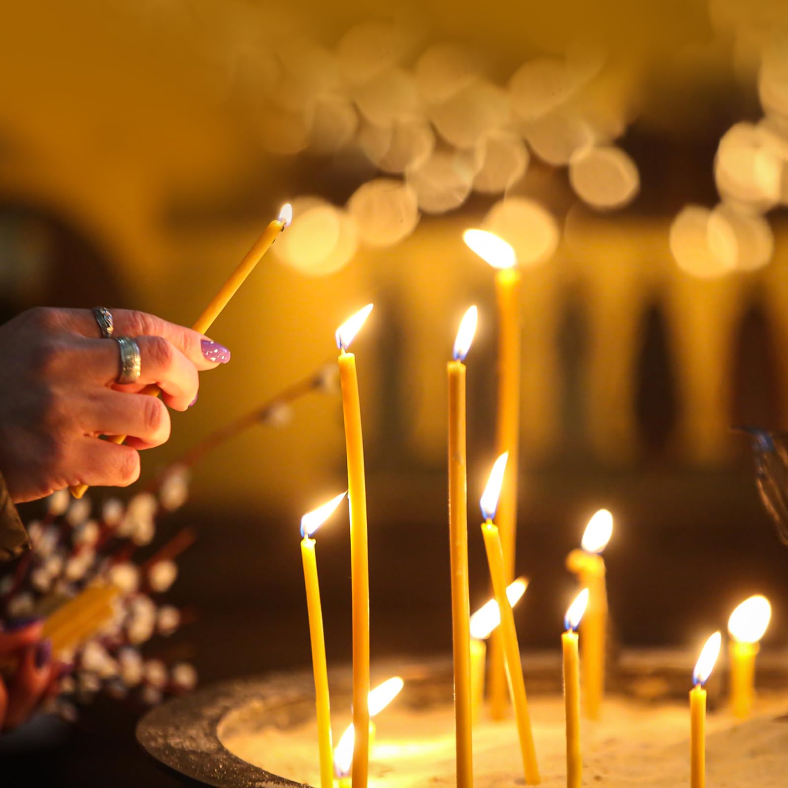 Kunrsug Beeswax Candles, No-Drip, Smoke-Less, 50 Pack Beeswax Taper Candles Church Prayers, Decorations, Birthday Celebrations, Each Candle Measures 6.3" in Height and Has A Diameter of 0.2"