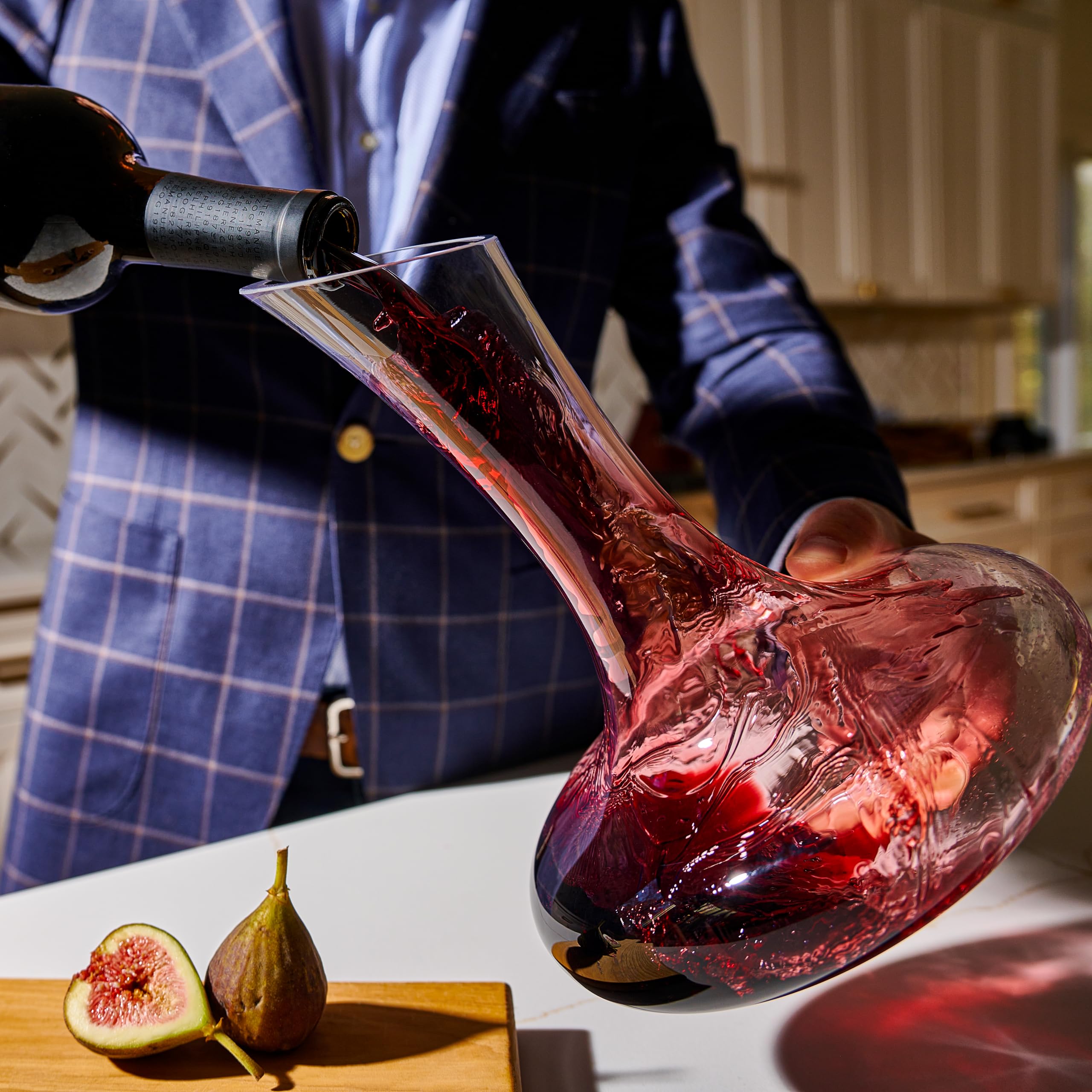 Large Elegant Wine Decanter with Aerator Pourer - Clear Hand Blown 100% Lead-Free Crystal Glass Wine Carafe - Red Wine Decanter Bottle, Wine Lovers Accessory Gift - 1600ml.