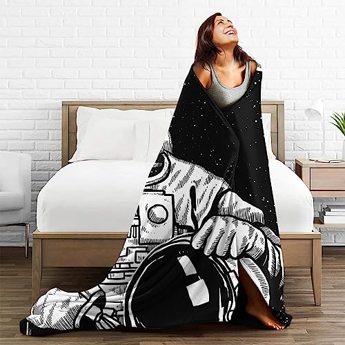 Laridaorio Halloween Throw Blanket, 50"Γ60β Skull Fleece Blanket for Men, Women and Kids - Super Soft Lightweight Warm Plush Astronaut Blanket Throw Decor for Bed Sofa Couch