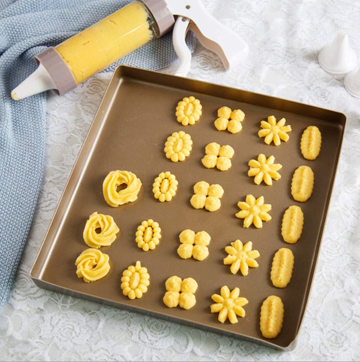 FRJ Transparent multi-function cookie pressure spray gun kit with 13 discs and 6 icing tips, perfect for DIY cookie making and cake frosting decoration