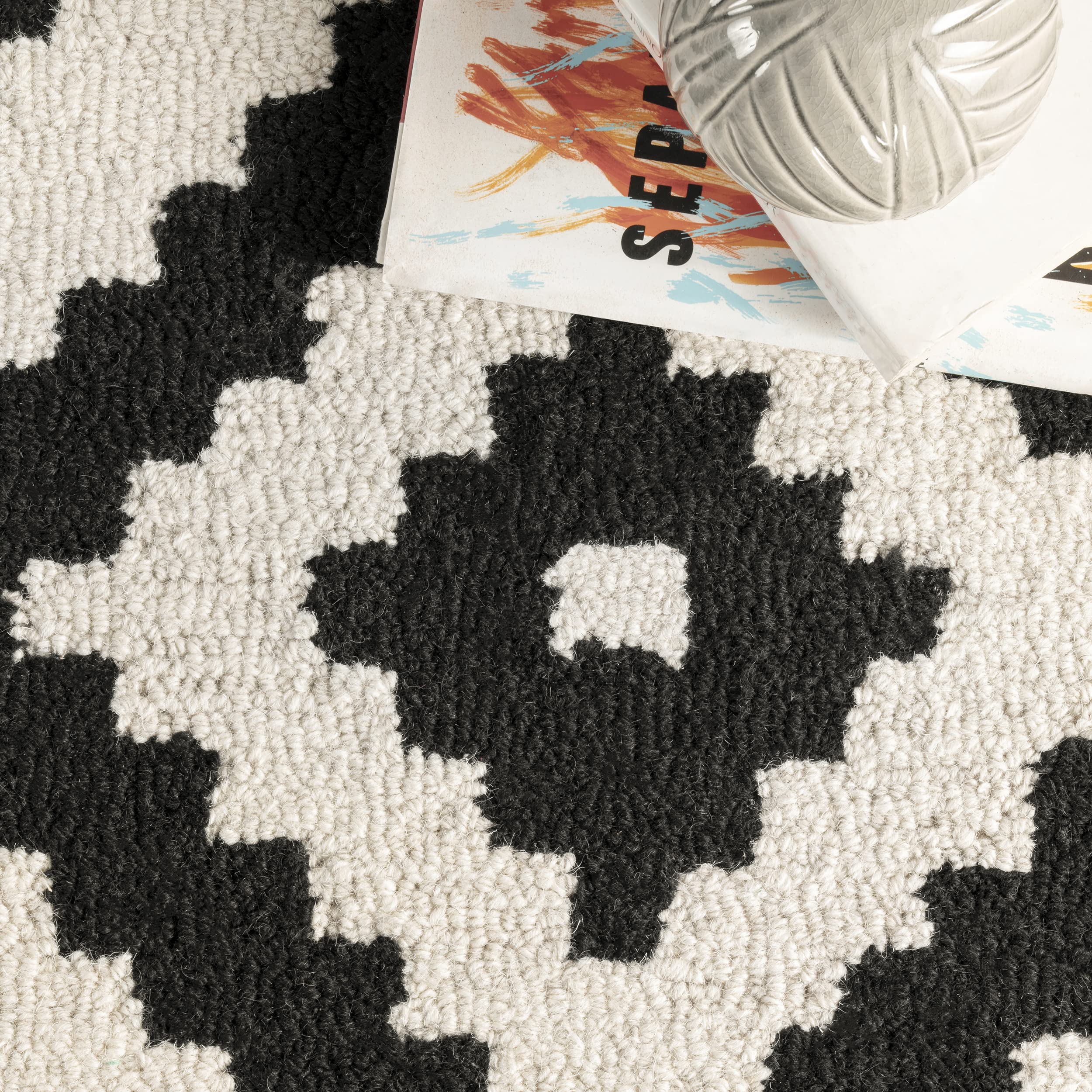 nuLOOM Kellee Hand Tufted Geometric Wool Runner Rug, 2' 6" x 8', Black
