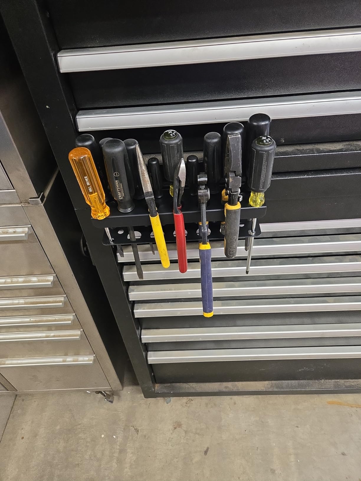 MUTUACTOR Screwdriver Organizer Rack Heavy Duty,Magnetic Mount Screwdriver Holder Plier Organizer,Magnetic Tool Holder Storage Holder for Various Screwdrivers Pliers Shears Tool Chest Cart Workbench