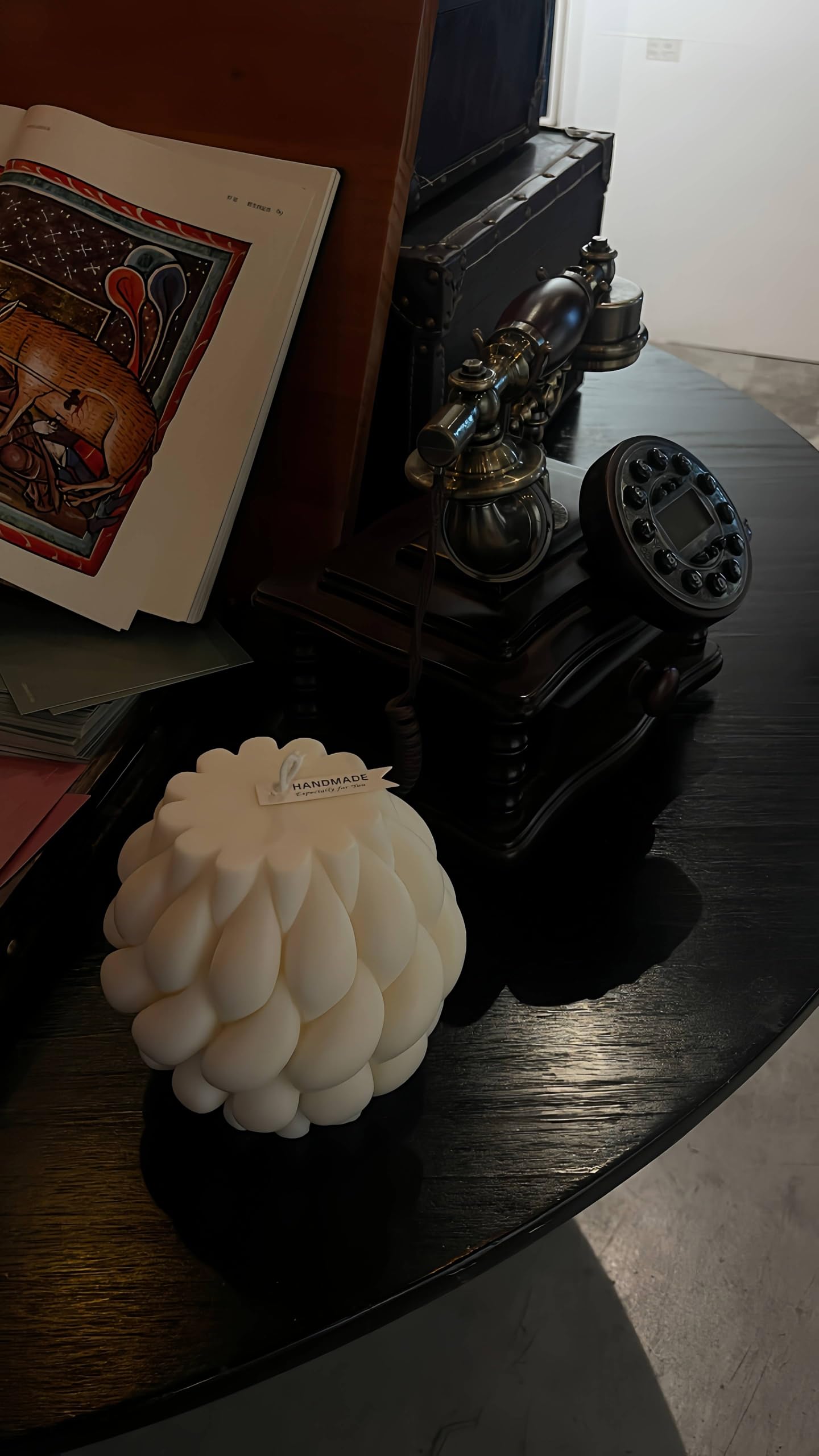 Hyznengu Knot Ball Candle - White Super Large Handmade Pillar Scented Soy Wax Candles,Elegant Aesthetic Candle for Women,Housewarming Presents,Home Room Shelf Coffee Table Decorative Idea Candles