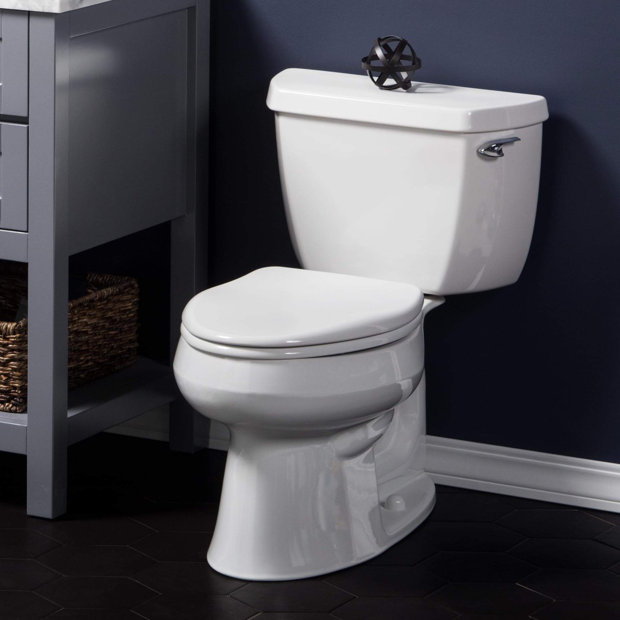 MAYFAIR 864SLOWB 000 Alesio II Toilet Seat will Slow Close, Never Loosen and Provide the Perfect Fit, ROUND, Highly Stylized Durable Enameled Wood, White