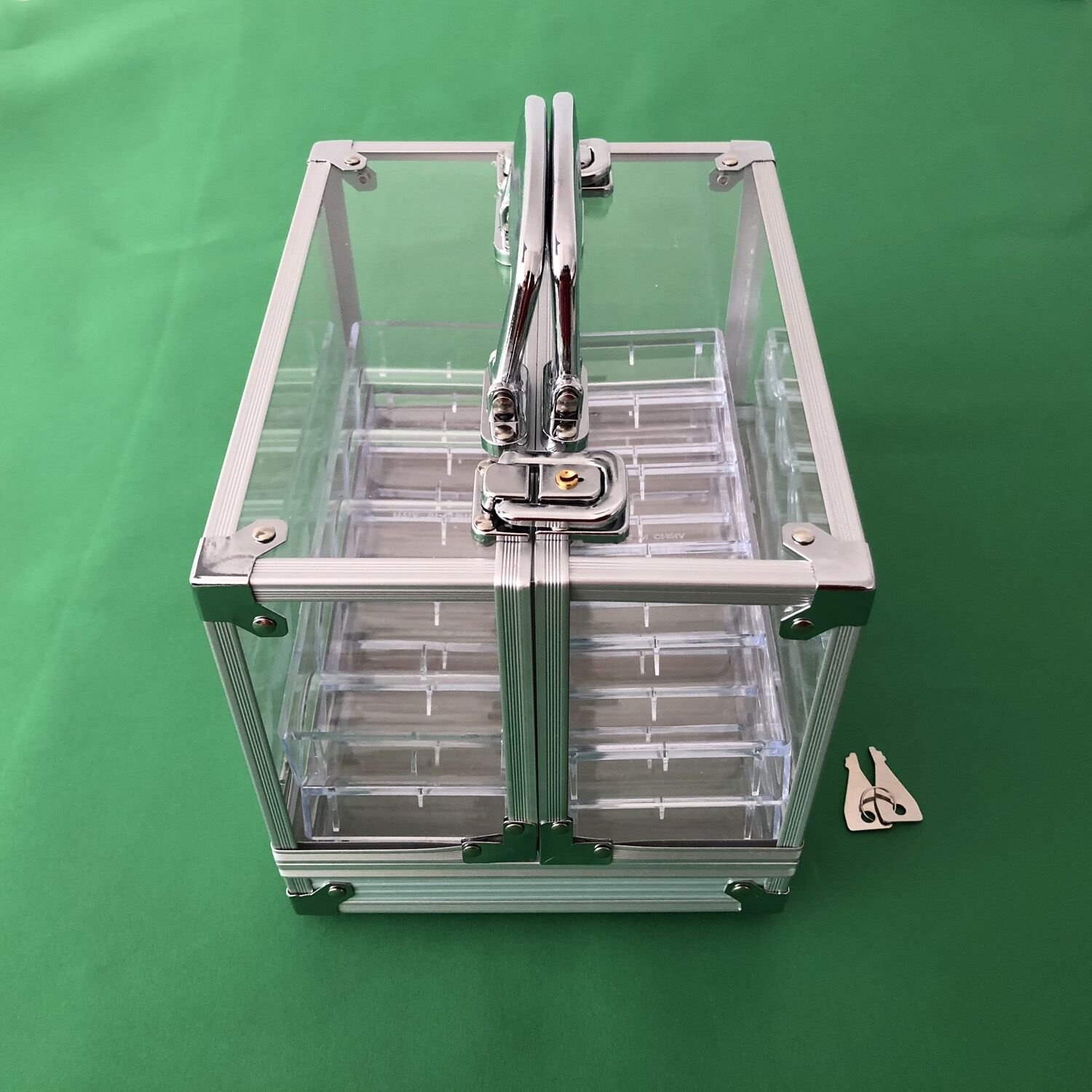 Yuanhe 600 Chip Clear Acrylic Poker Chip Locking Carrier-Includes 6 Chip Racks