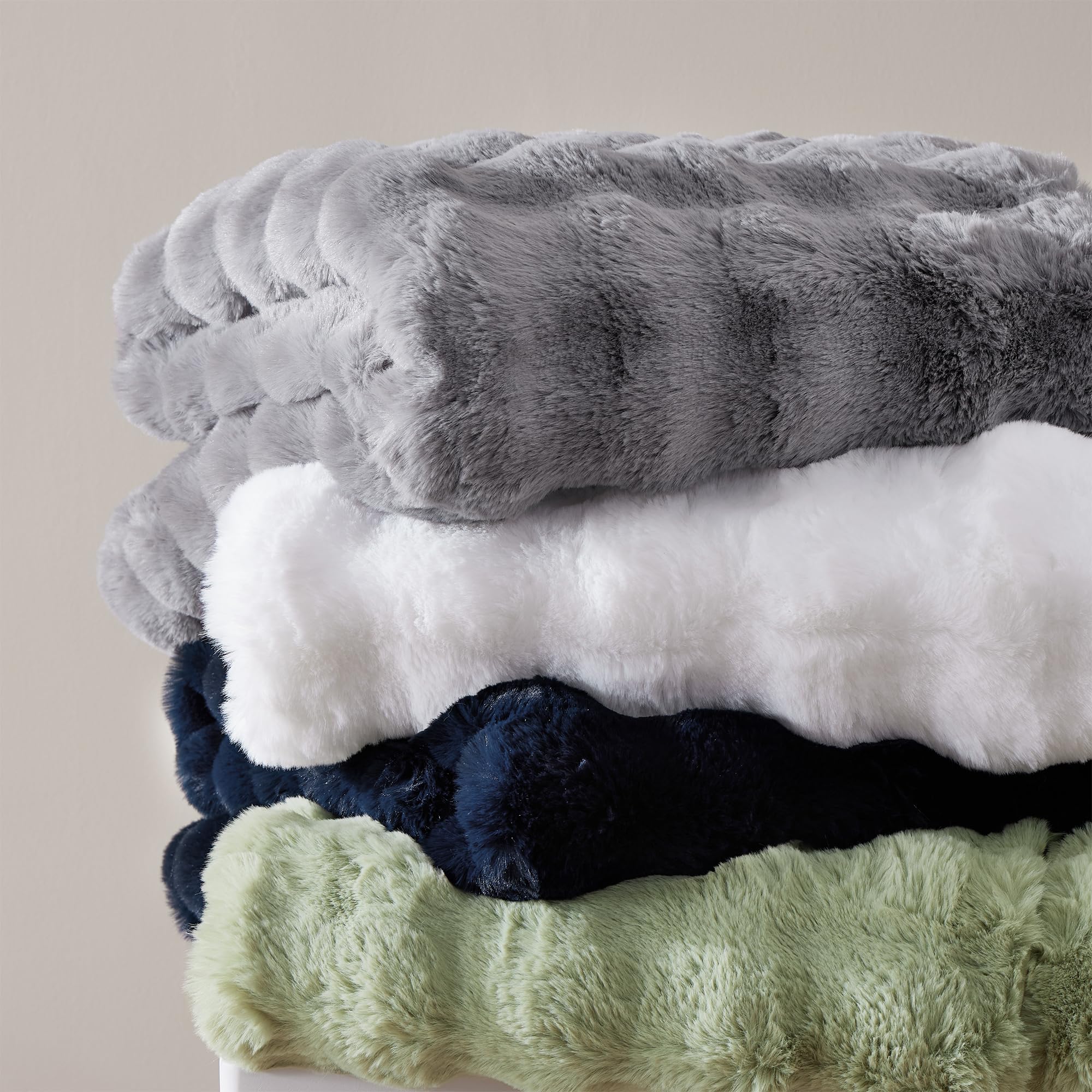 CozyBloom Luxury Soft Faux Fur Throw Blanket for Couch, Decorative Cozy Plush Long Shaggy Fluffy Solid Comfy Fleece Furry Reversible Thick Warm Blanket for Winter, Washable, White