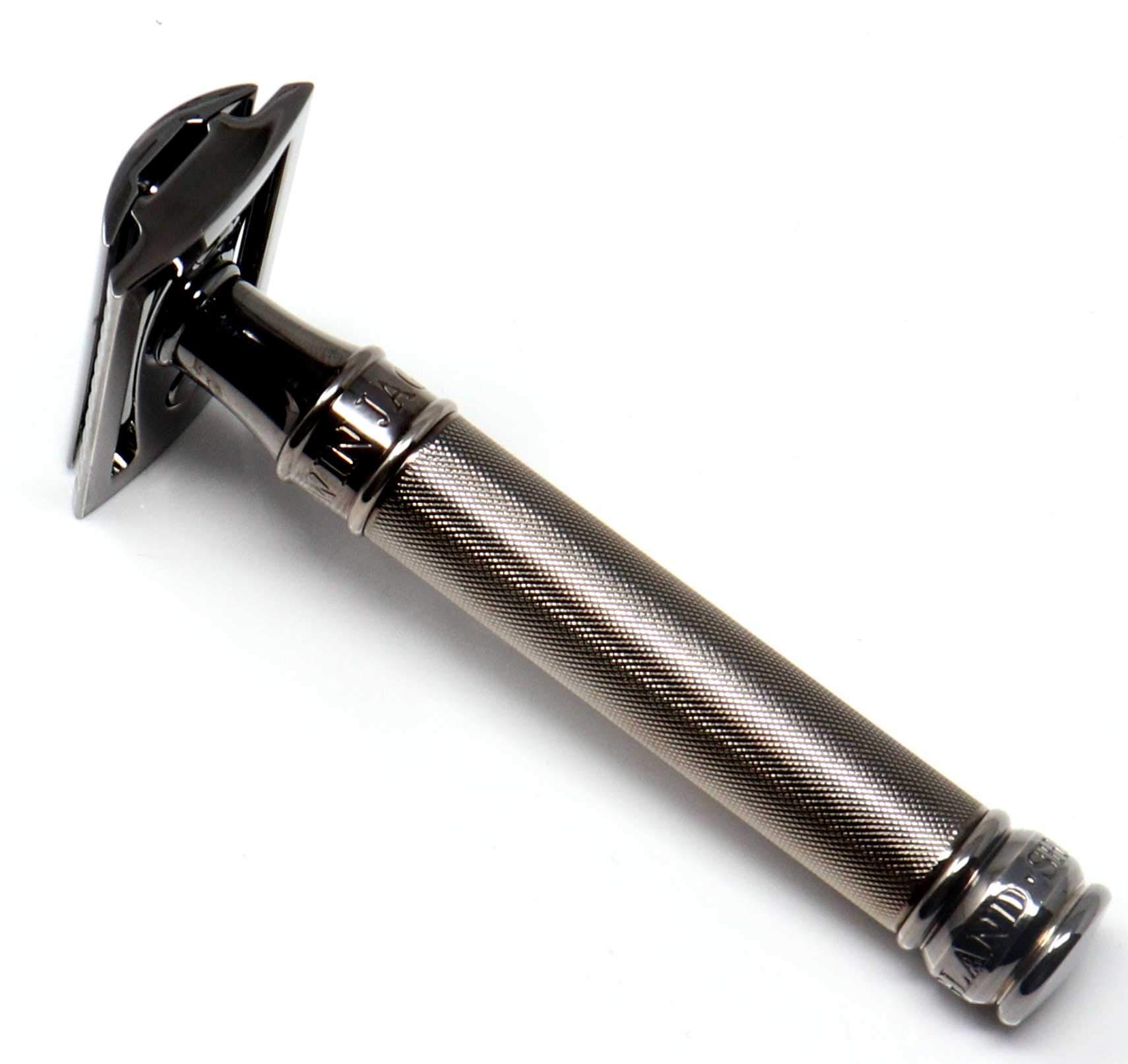 Double Edge safety razor, barley effect handle with complimentary Feather blade
