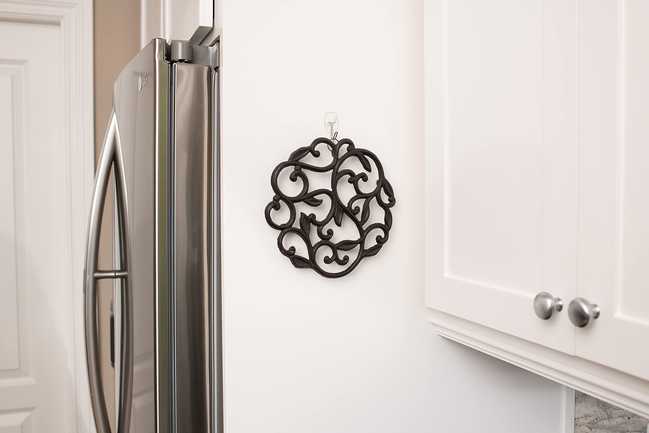 gasaré, Cast Iron Trivet for Hot Dishes, Pots, and Pans, Metal Trivet, Vine Plant Design, Rubber Feet Caps, Ring Hanger, 8 Inches, Brown, 1 Unit