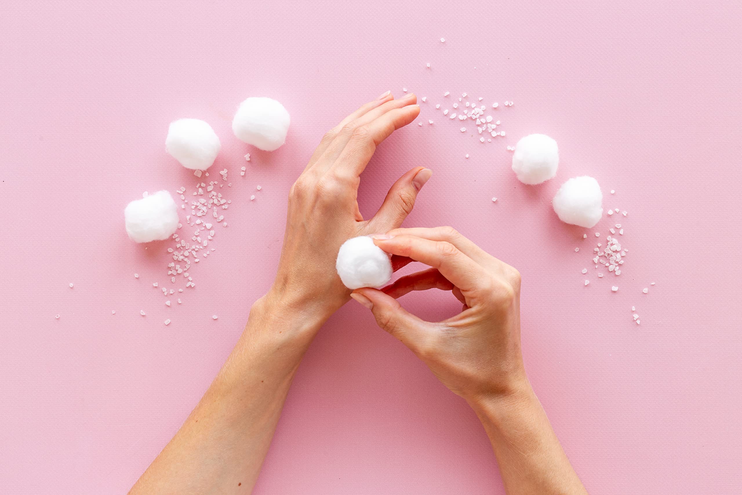 DecorRack 100 Cotton Balls, 100% Pure Cotton for Nail Polish and Make-Up Removal, Applying Oil Lotion or Powder, Perfect for Multi-Purpose Use, Soft and Absorbent (100 Count)