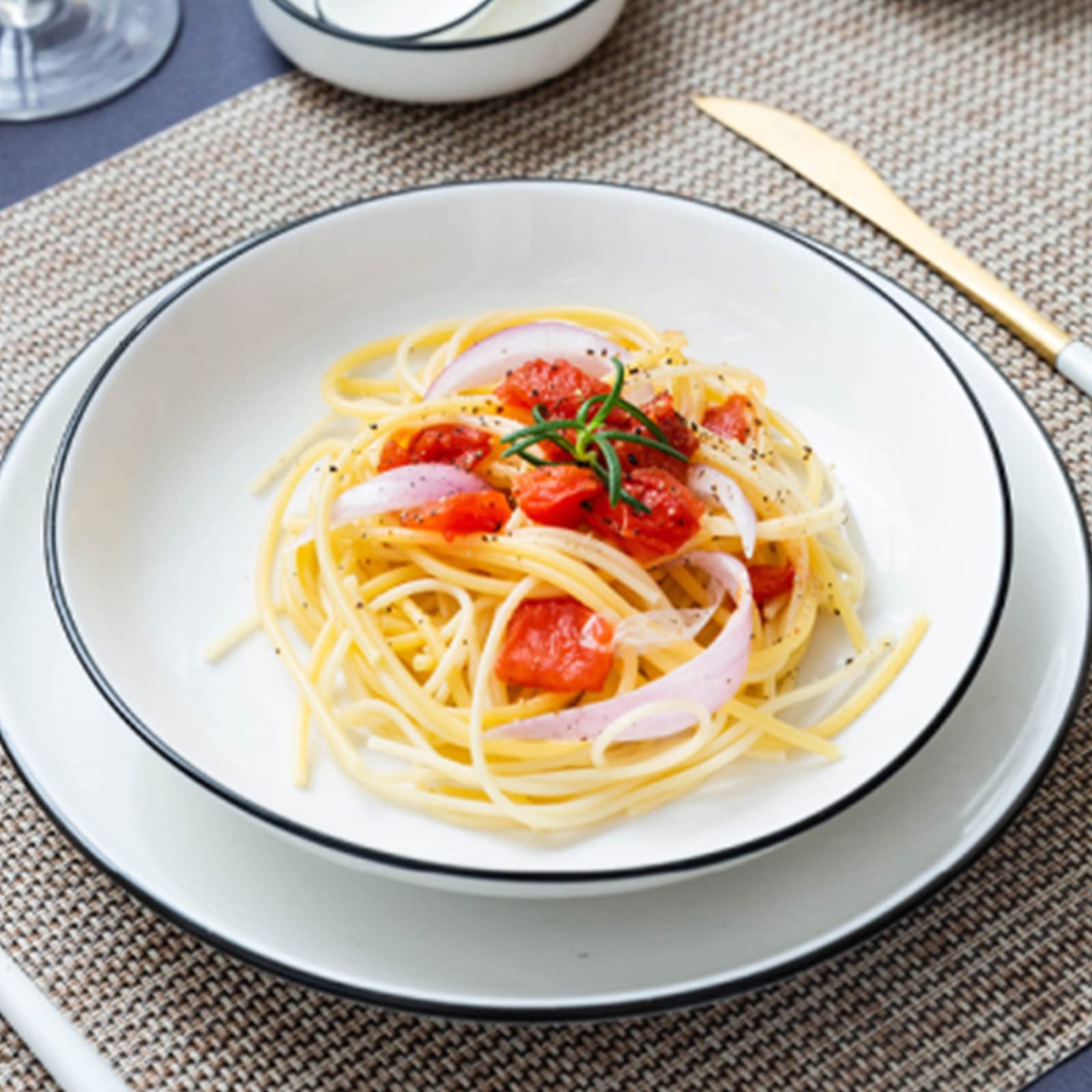 Dicunoy 6 Pack Pasta Plates, 8" Porcelain Salad Bowls, Shallow White Dinner Soup Serving Plate, Spaghetti Dishes with Black Rim for Cereal, Dessert, Snack, Microwave & Dishwasher Safe