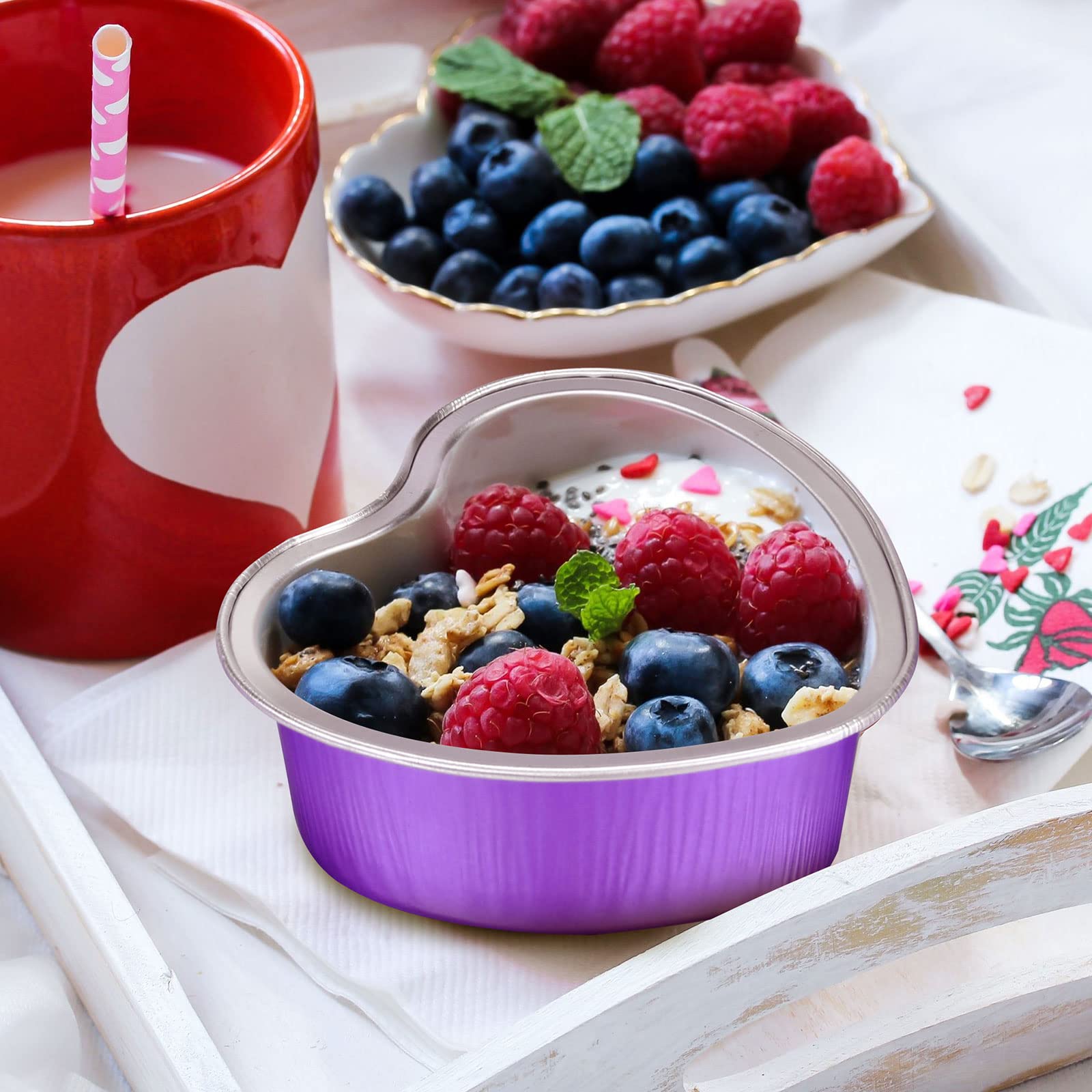 Geiserailie 200 Sets Aluminum Foil Cake Pan with Clear Lids 100 ml/ 3.4 Ounces Heart Shaped Disposable Mini Cupcake Cup Flan Baking Cups Pan for Xmas Valentine Wedding Birthday Party (Purple)