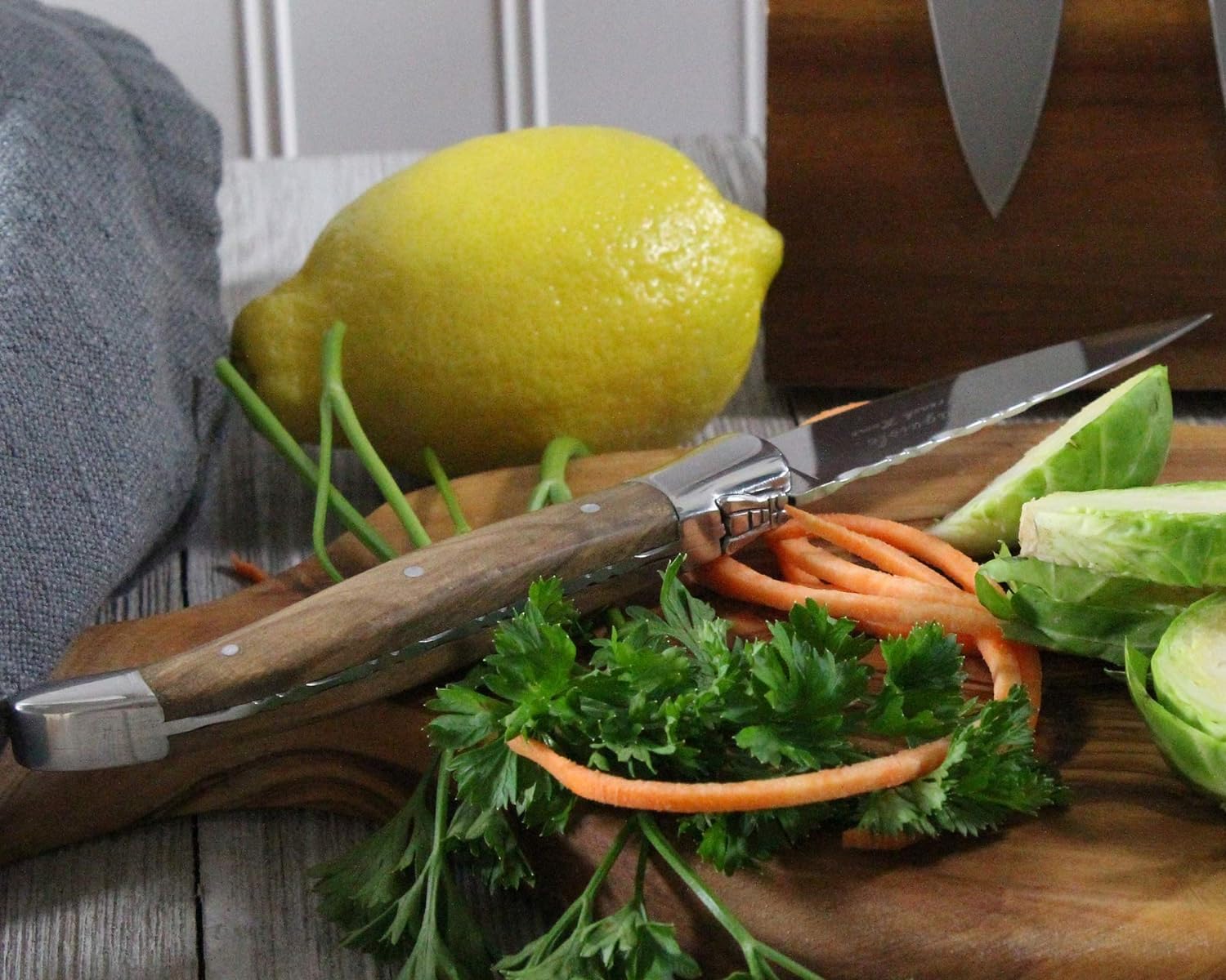 French Home Laguiole Connoisseur Olivewood 5 Piece Kitchen Knife Set plus Magnetic Display.