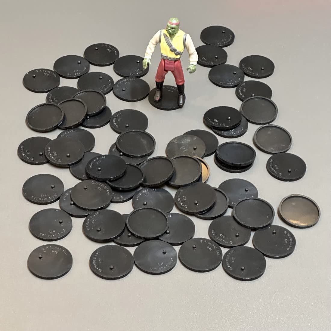 FIGURESLAB 60Pcs 37.5mm wide Round Black Figure Display Stands Fit For 3.75” Vintage Star Wars Movie Action Figures toy