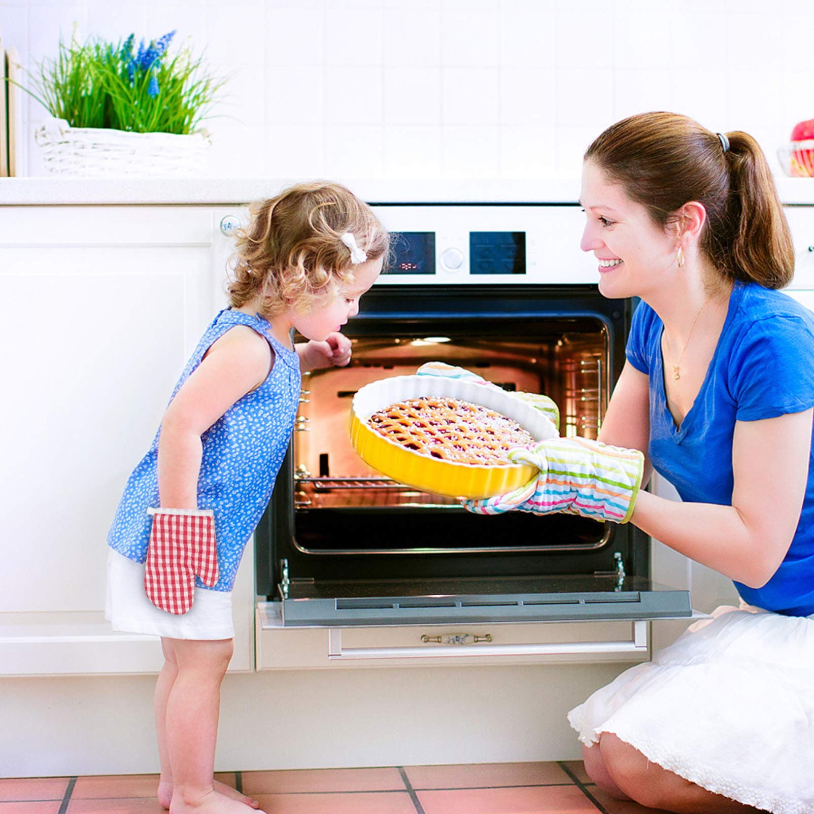 DOITOOL 2Pcs Kids Oven Mitts for Children Play Kitchen, Microwave Oven Gloves Kitchen Baking Mitts, Red Checkered Heat Resistant Kitchen Mitts for Safe Backing Cooking BBQ ( Red Checkered )