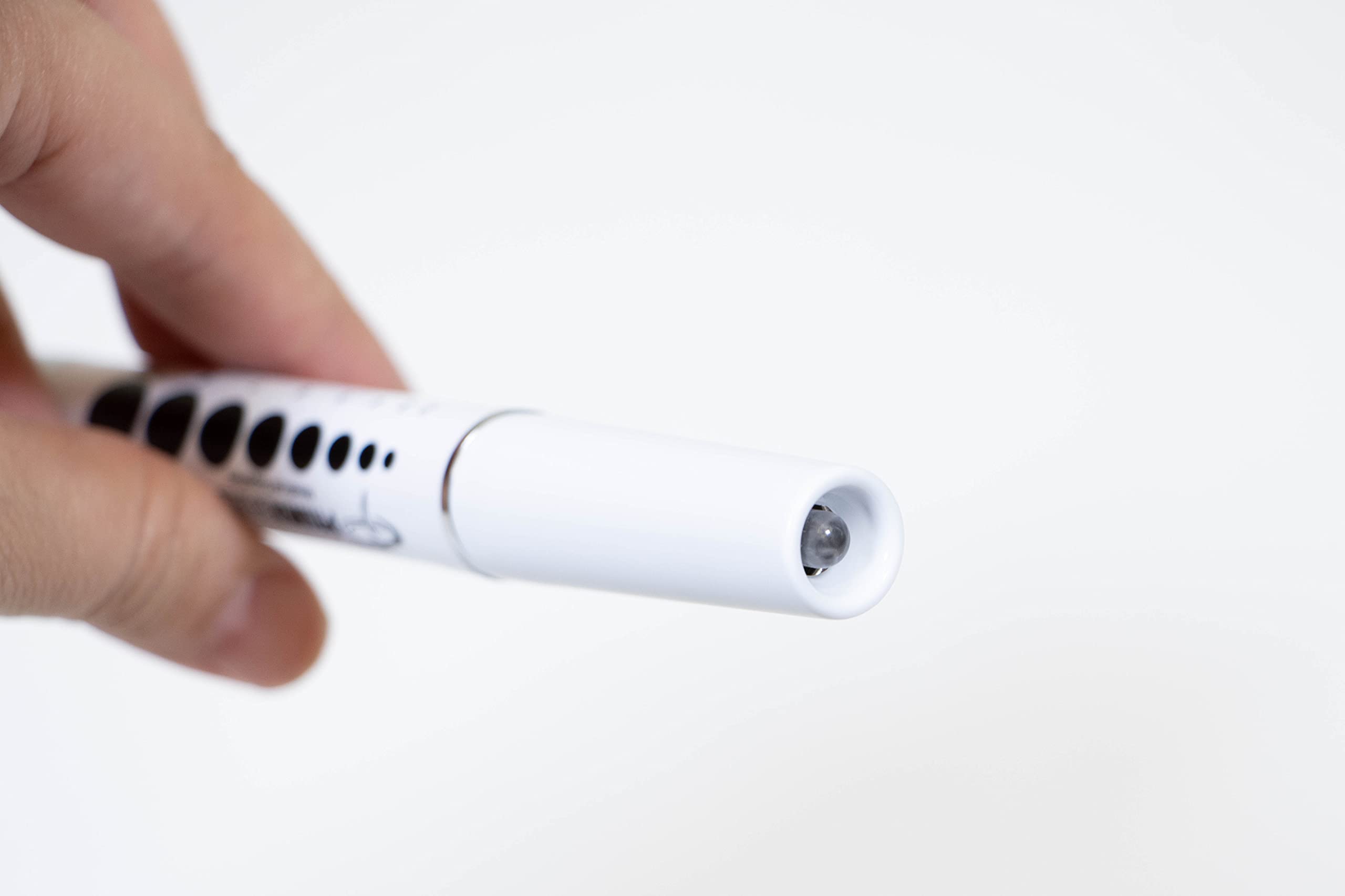 Primacare DL-9325 LED Diagnostic Penlight with Imprinted Pupil Gauge, Reusable and Lightweight Medical Pen Light for Nurse, Student, Doctors EMT, Batteries Included, White