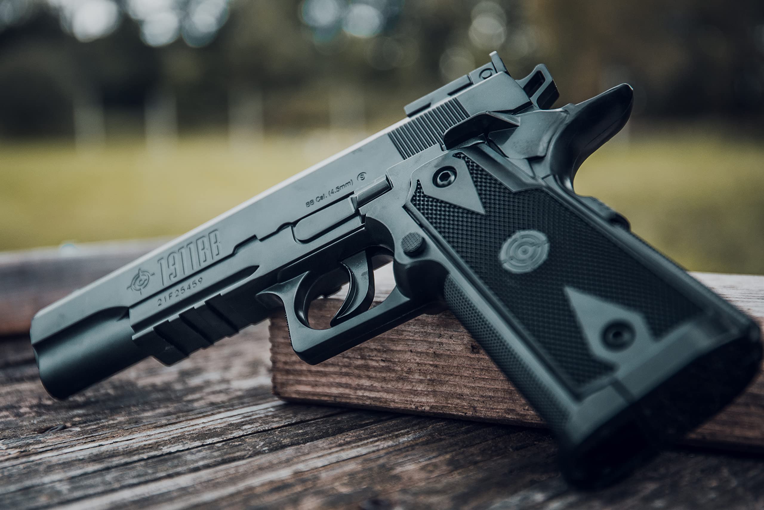 Crosman 1911BB 40001 Semi-Auto CO2-Powered BB Air Pistol