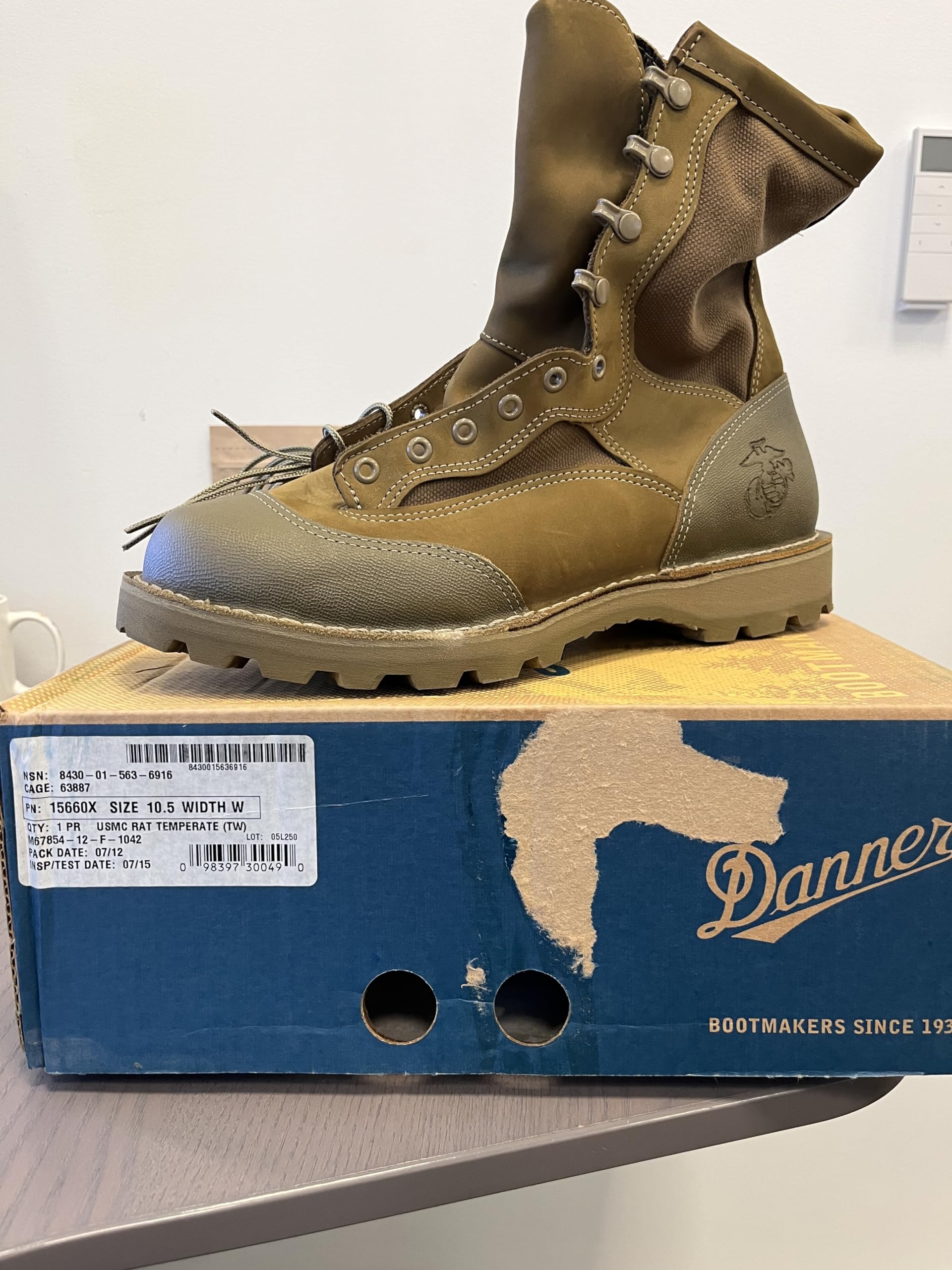 Danner Men's USMC Rat 8-Inch Gore-TEX� Mojave Nubuck Leather 10.5 W Brown