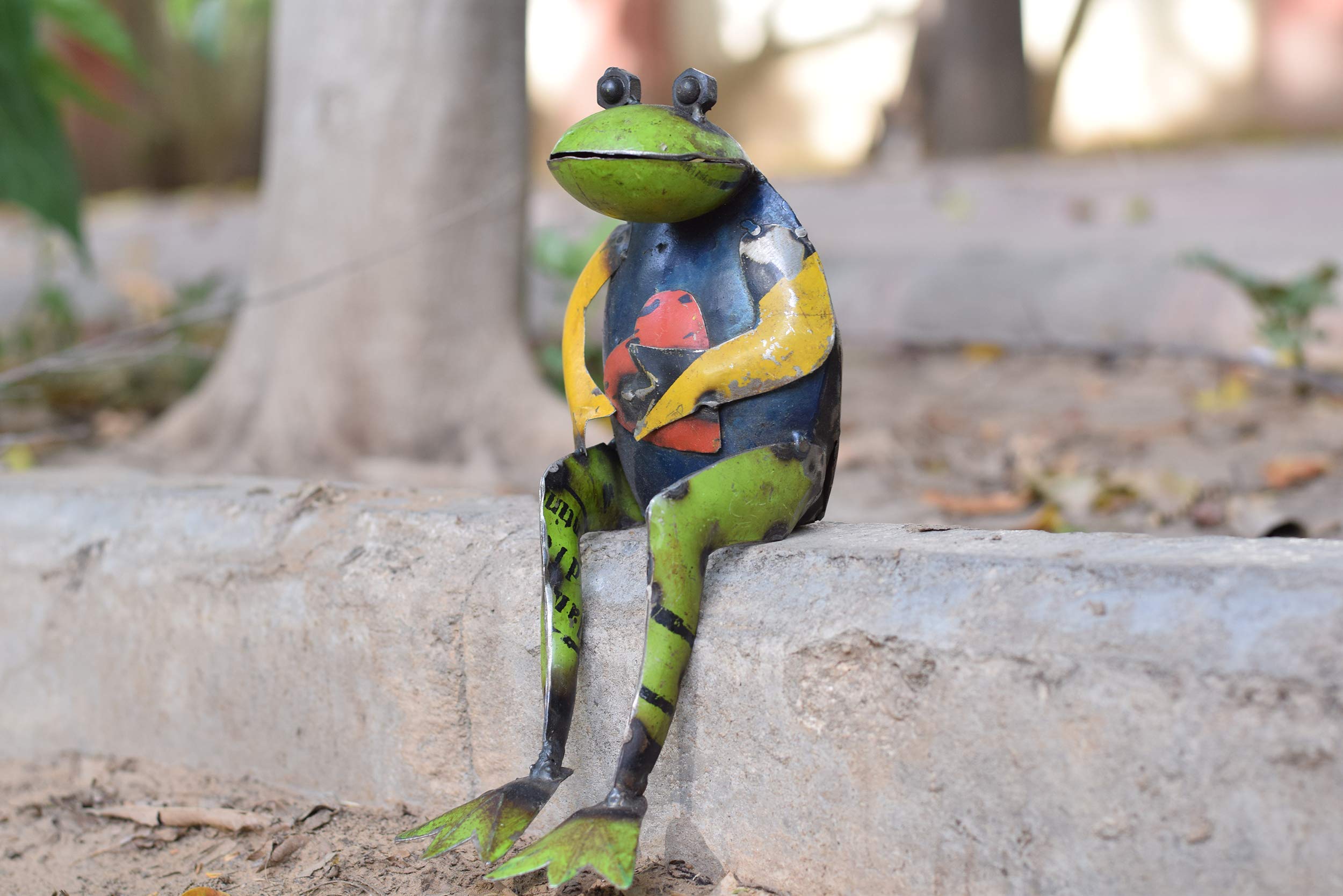 De Kulture Handcrafted Recycled Iron Seated Frog with Heart Decorative Collectible Figurine Showpiece Beautify Home Office Garden Décor | Ideal for Christmas Tree Easter Halloween Party Decoration