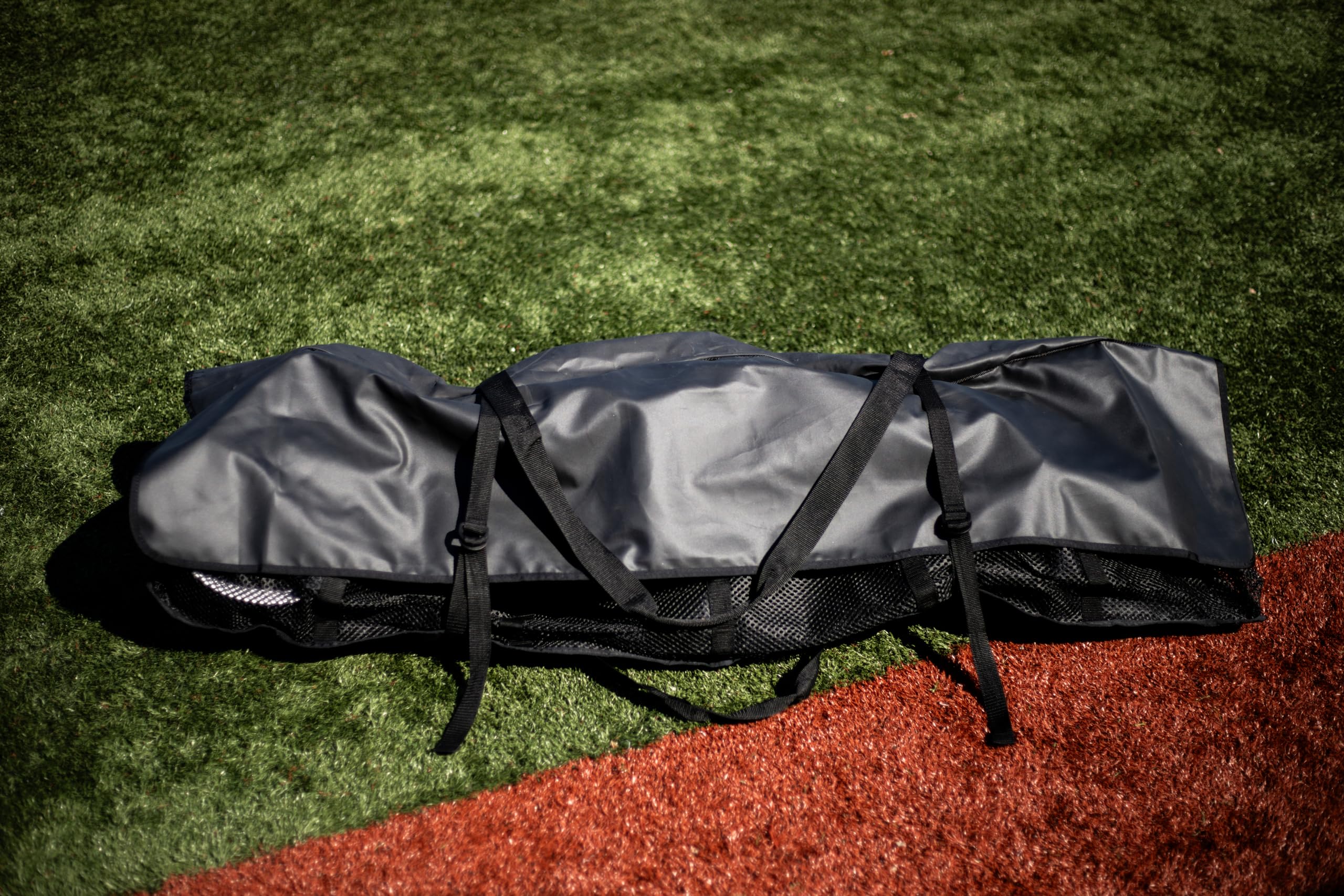 Easton | TEAM HANGING HELMET BAG | Holds 12 Baseball / Softball Helmets | Includes 3 Fence Hooks + Travel Straps