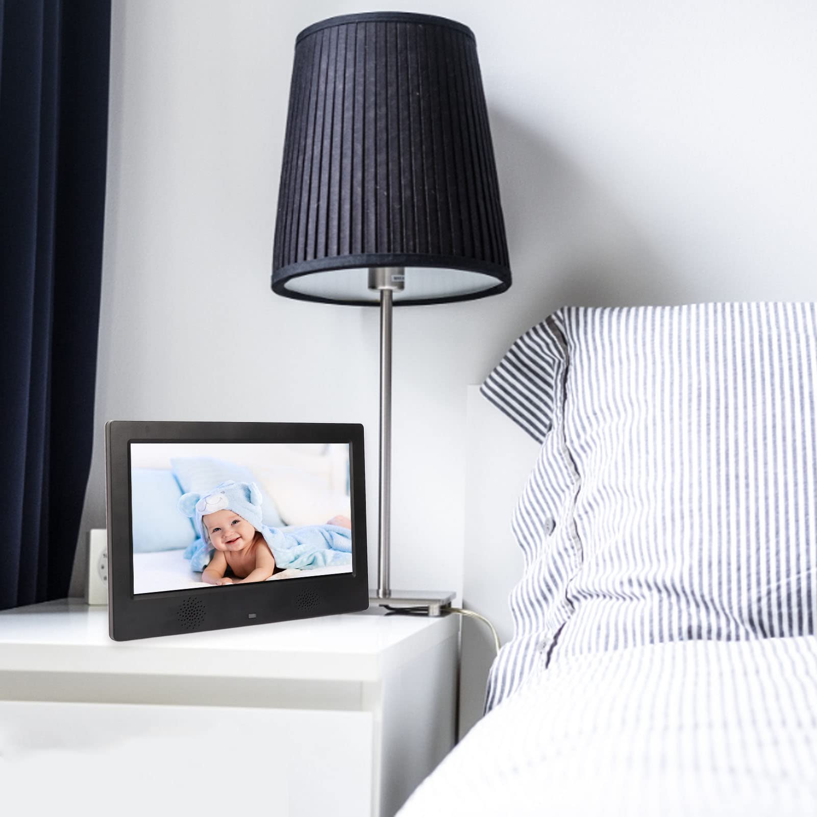 Electronic Picture Frame, Multi Function Wall Mountable Remote Control Digital Photo Frame Adjustable Brightness 100‑240V for Bedroom (US Plug)