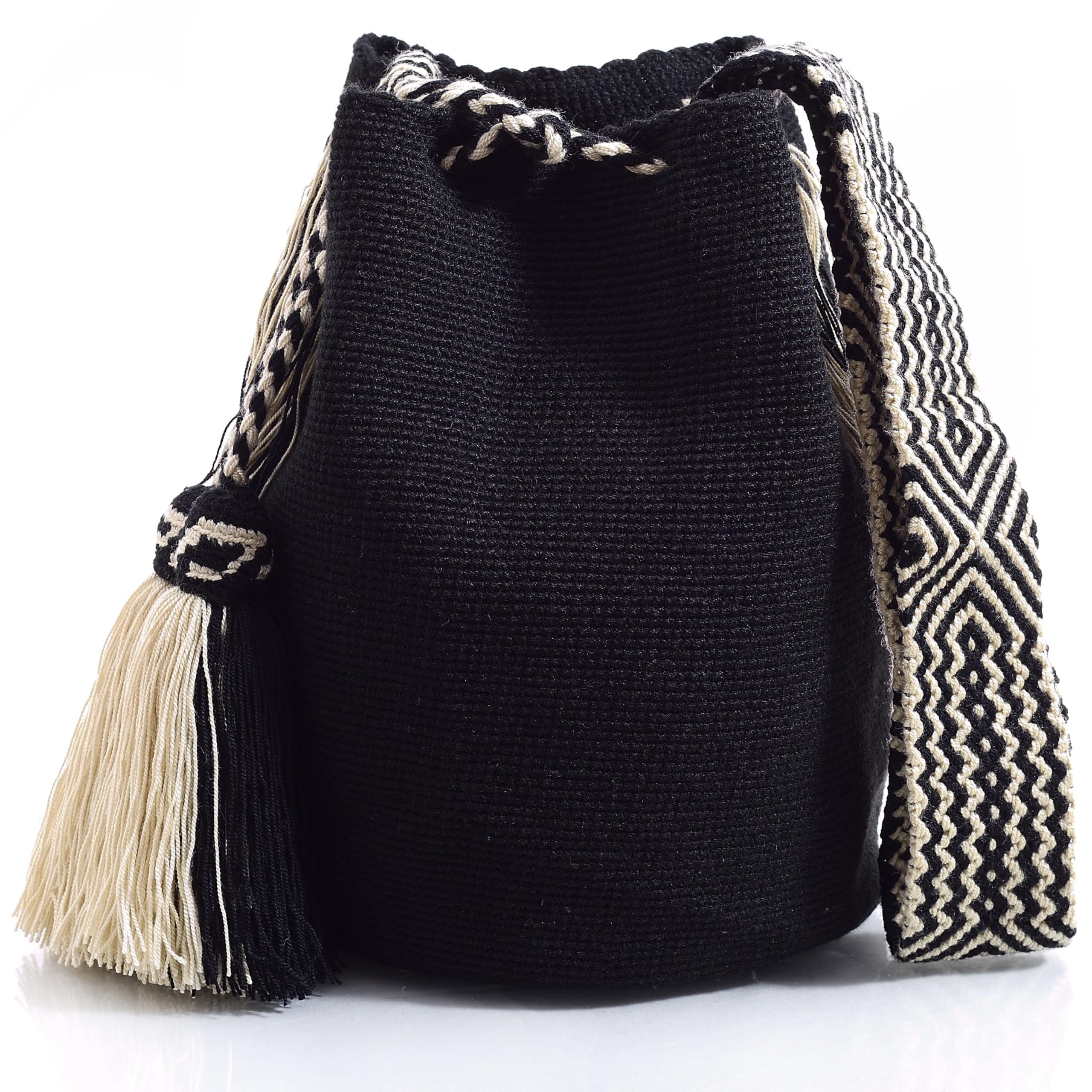 WYOU Utopia classics Hobo in Wayuu Crochet, Large