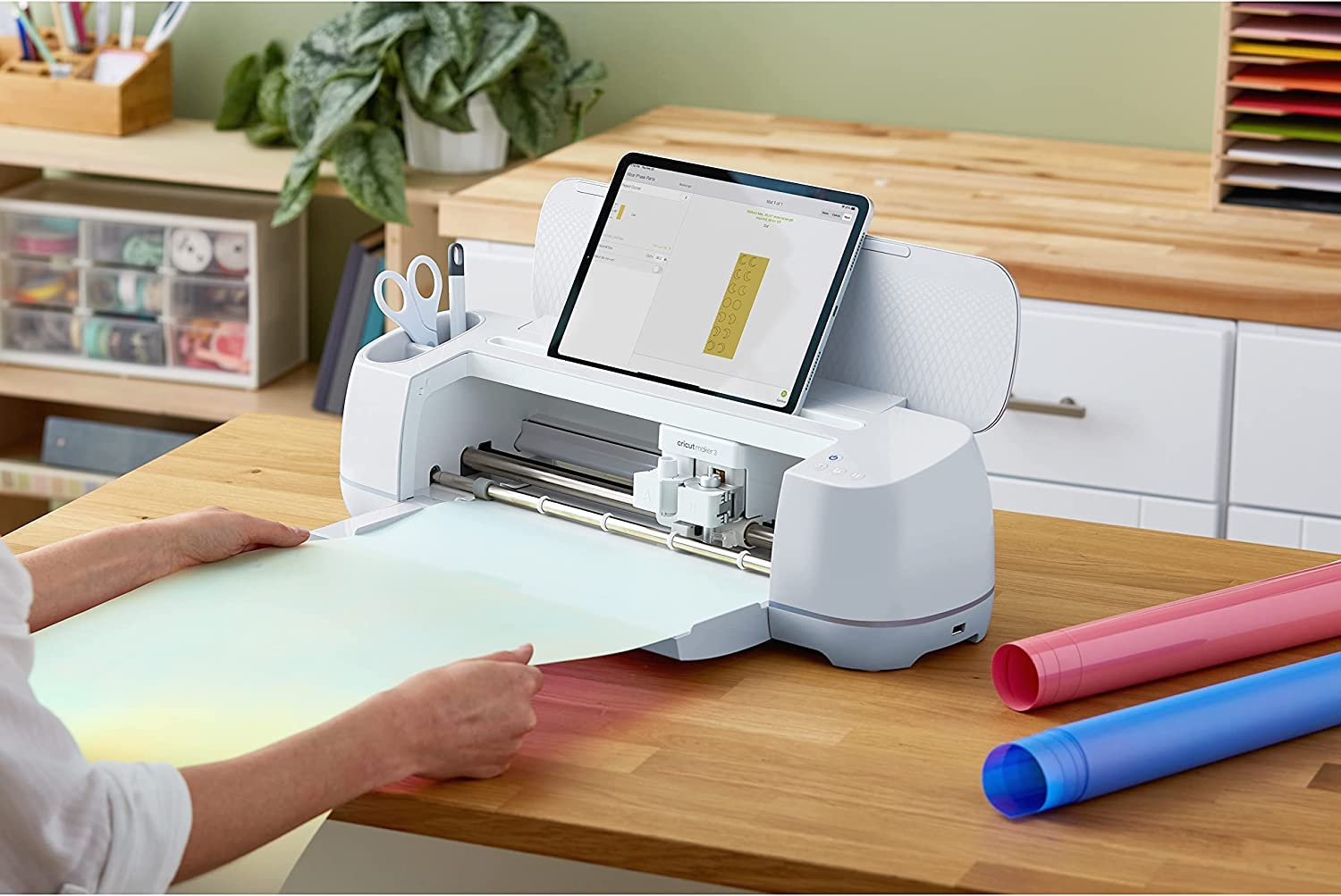 Cricut Smart Iron On (13in x 3ft, Holographic Translucent Blue) for Explore 3 and Maker 3 - Matless cutting for long cuts up to 12ft